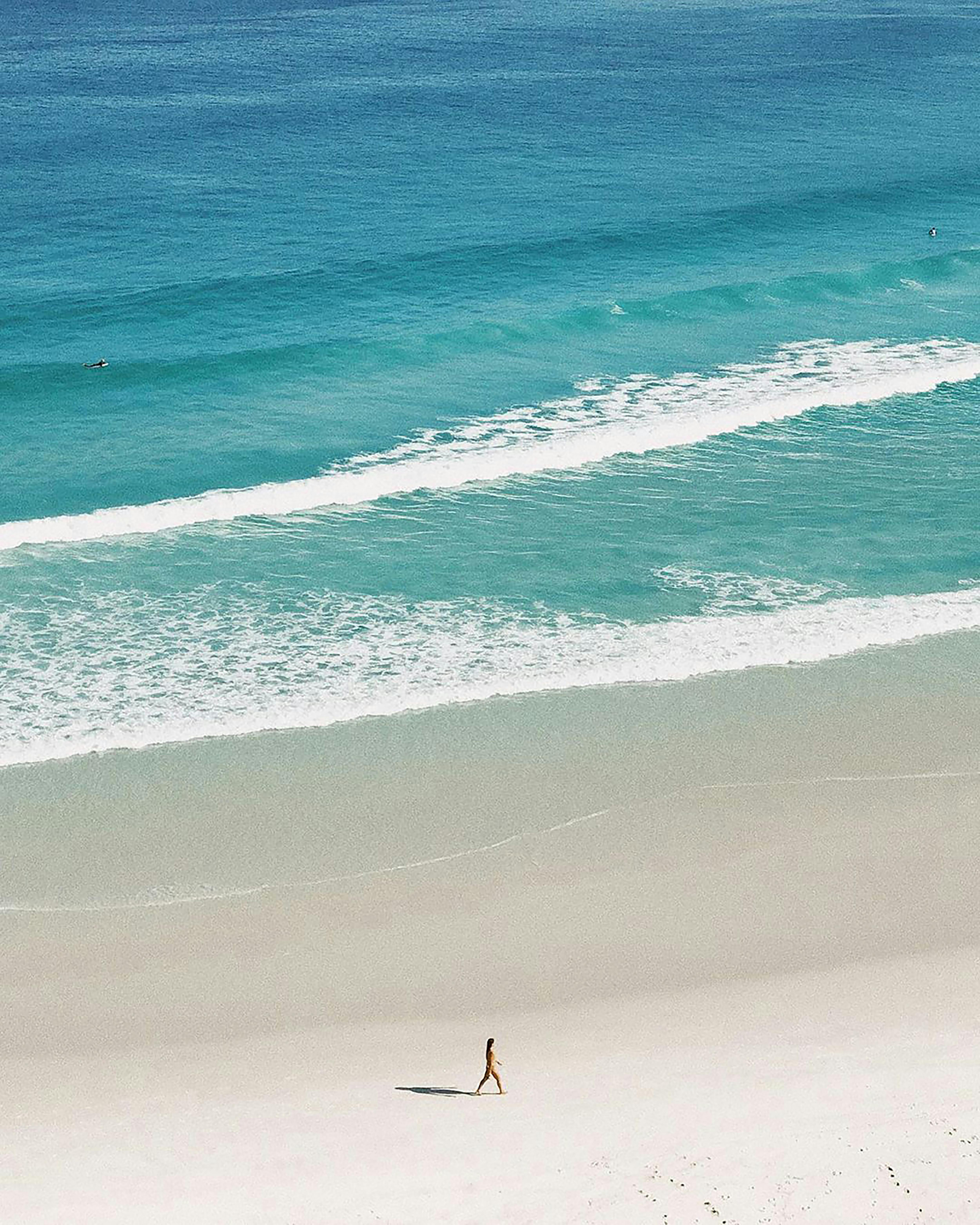 People Walking Borders Photos, Download The BEST Free People Walking ...