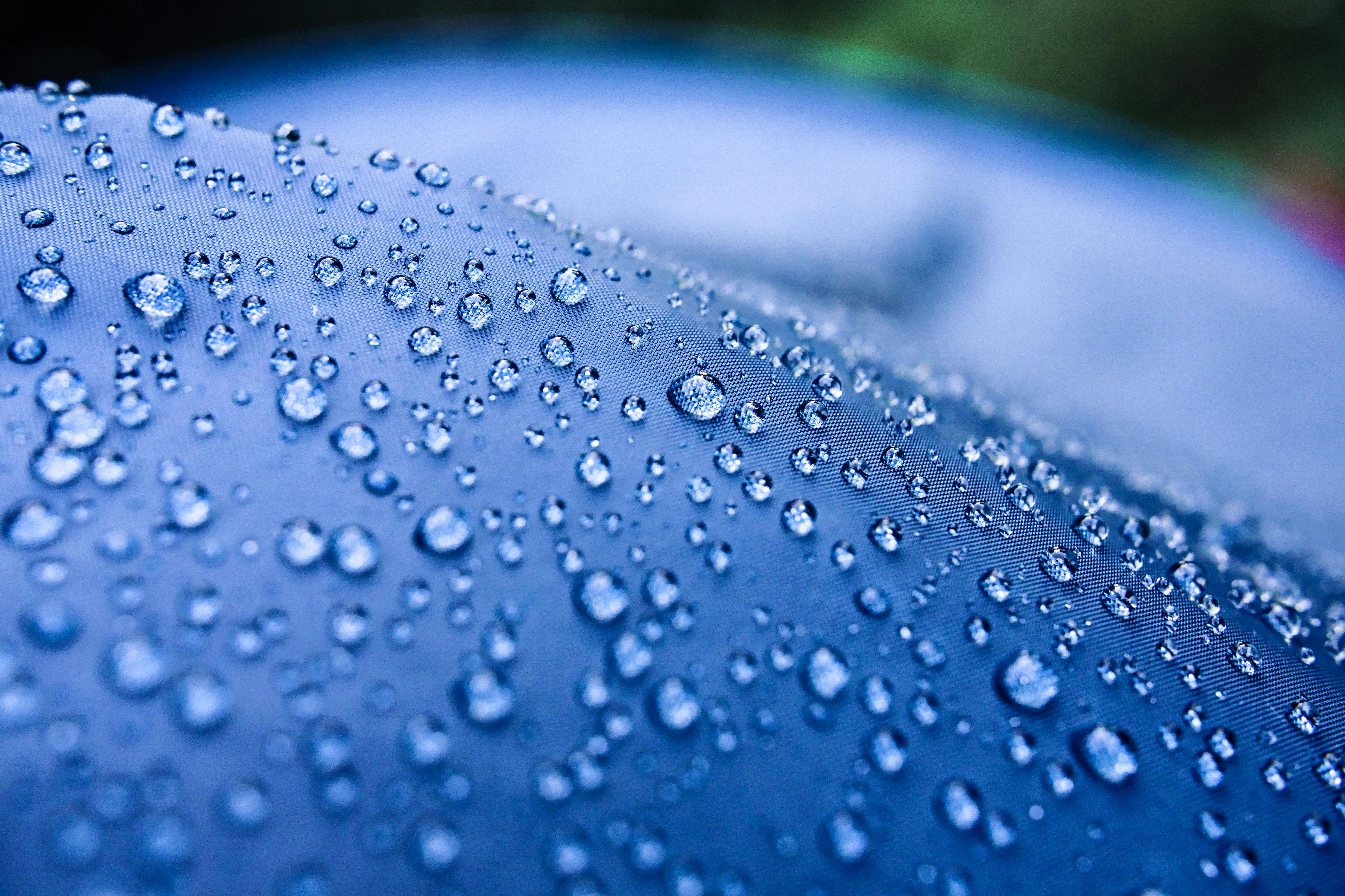 Close-up Shot of a Roof While Raining · Free Stock Photo