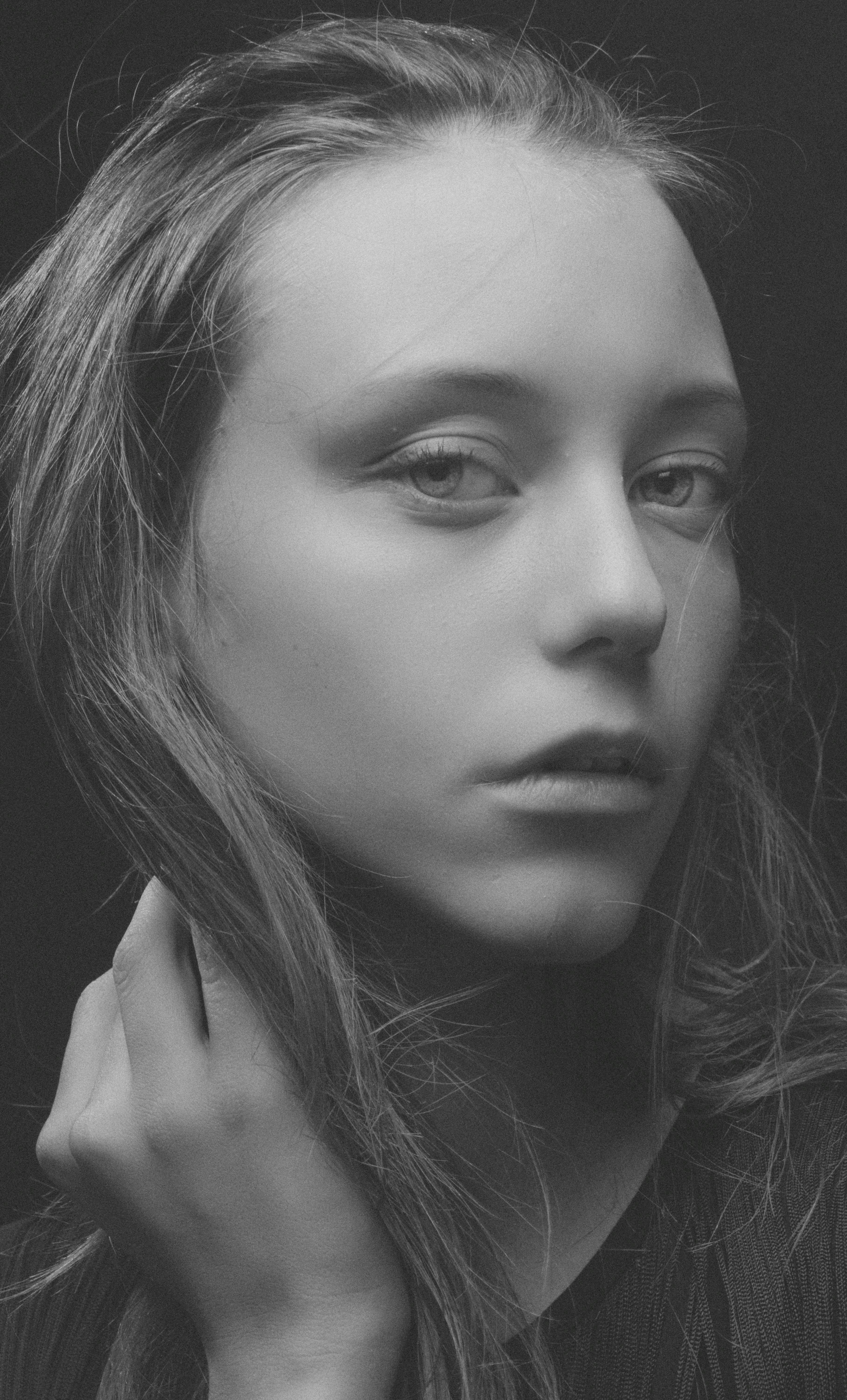 Grayscale Photo of a Pretty Woman · Free Stock Photo