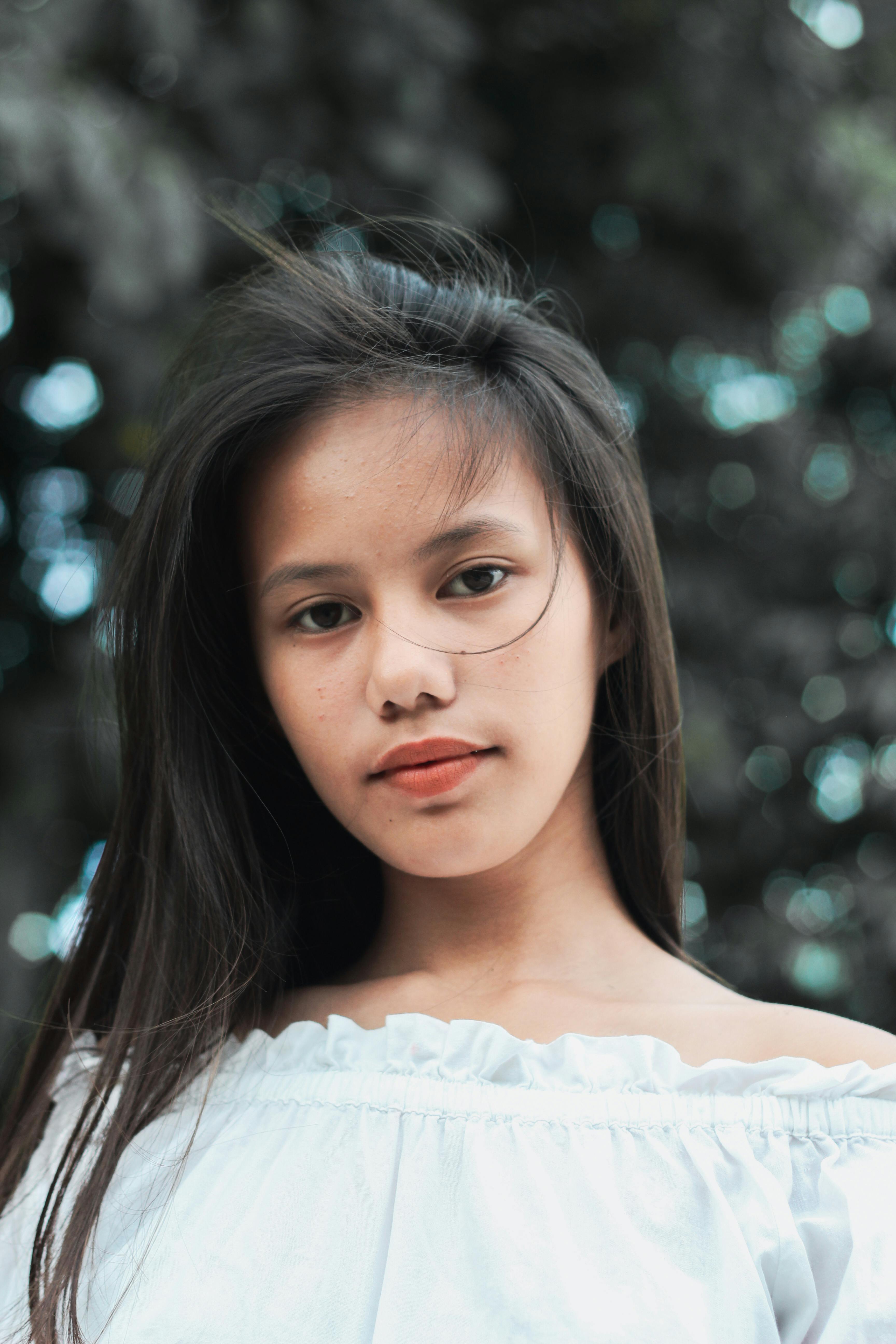 Close-Up Shot of a Woman · Free Stock Photo