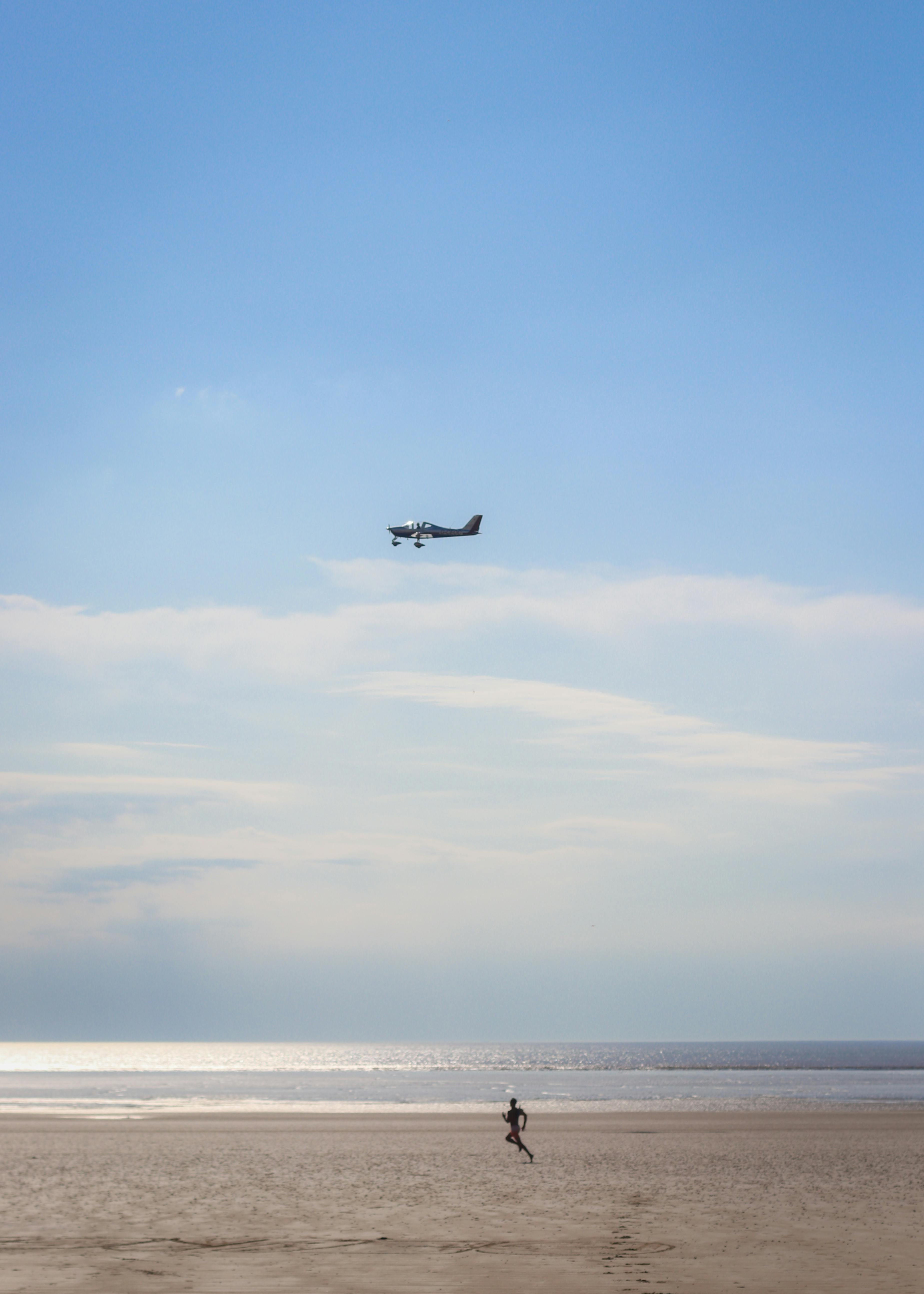 Plane Flying over the Sea · Free Stock Photo