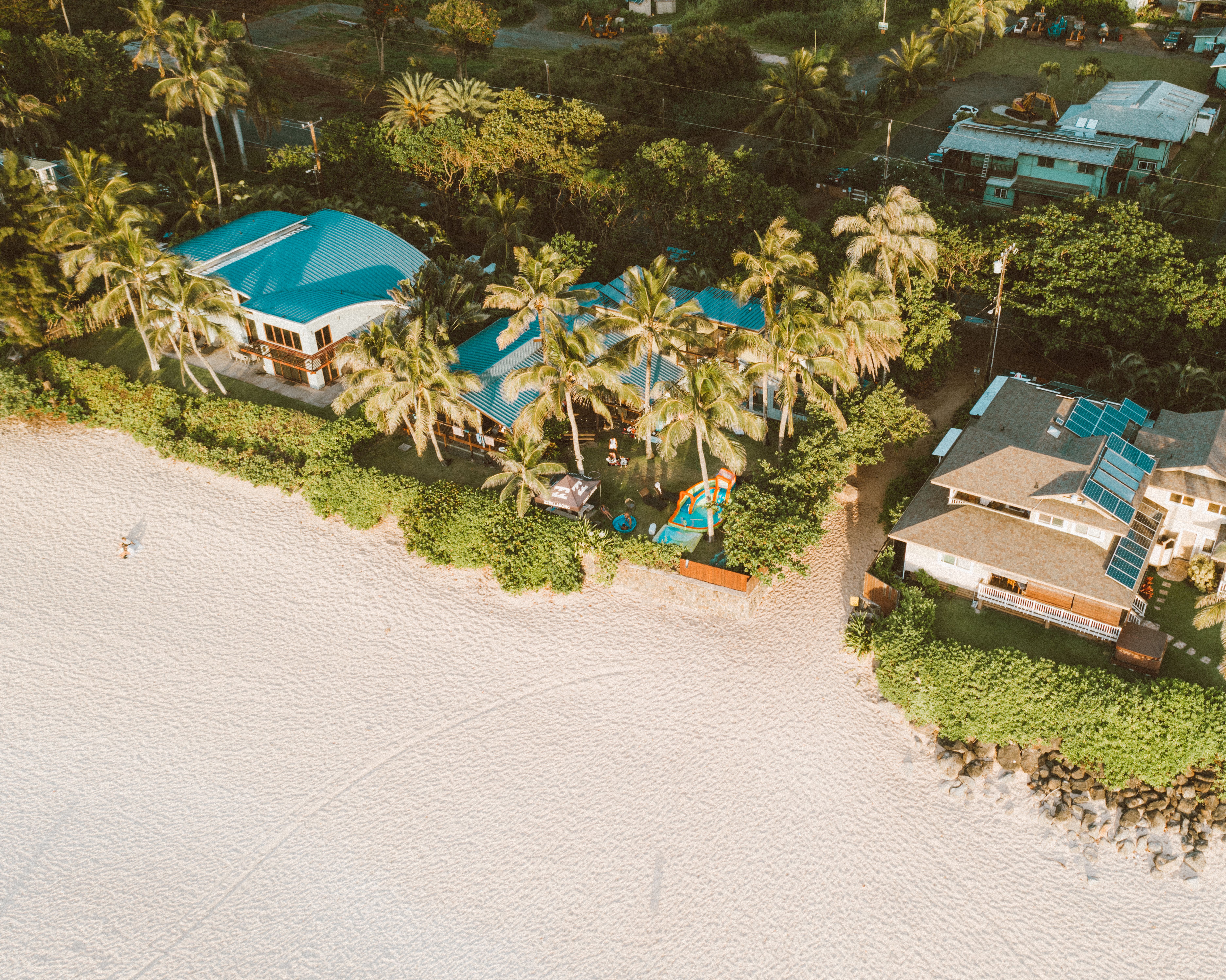 Resort near Beach · Free Stock Photo