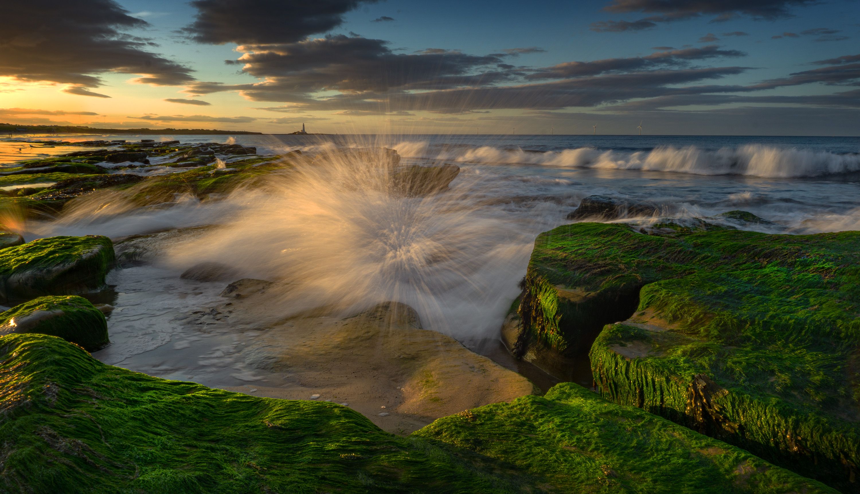 Strong Waves at Rocky Coast with Moss · Free Stock Photo