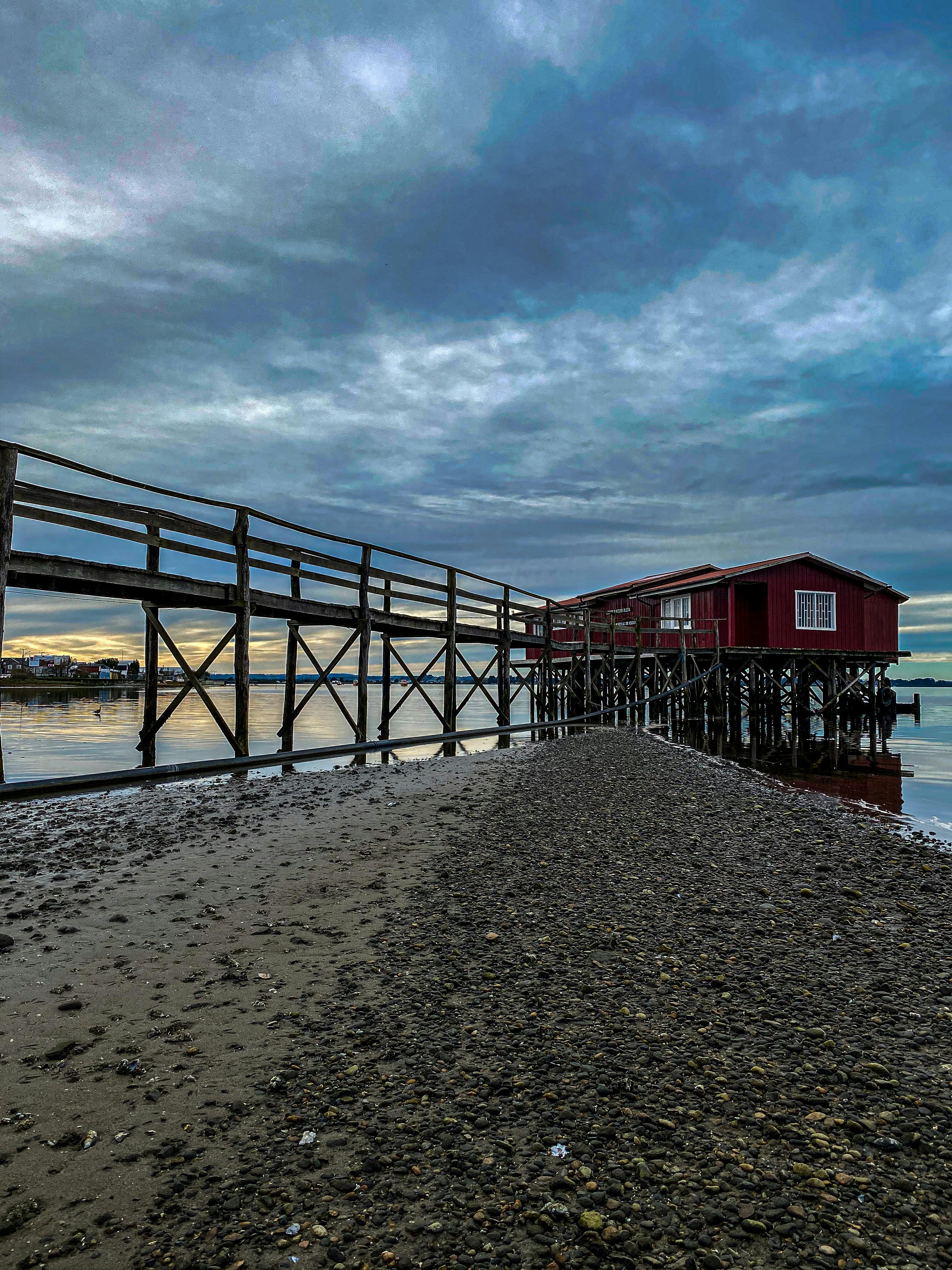 A Building on the Shore · Free Stock Photo