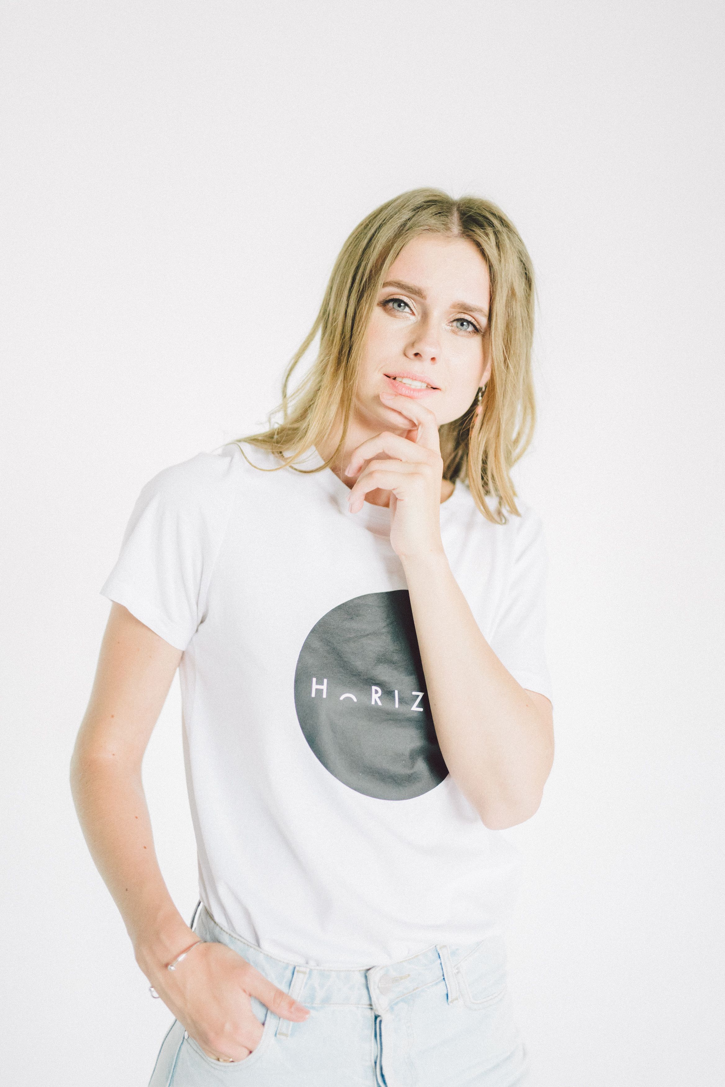 High Key Portraits With White Background Photos, Download The BEST Free ...