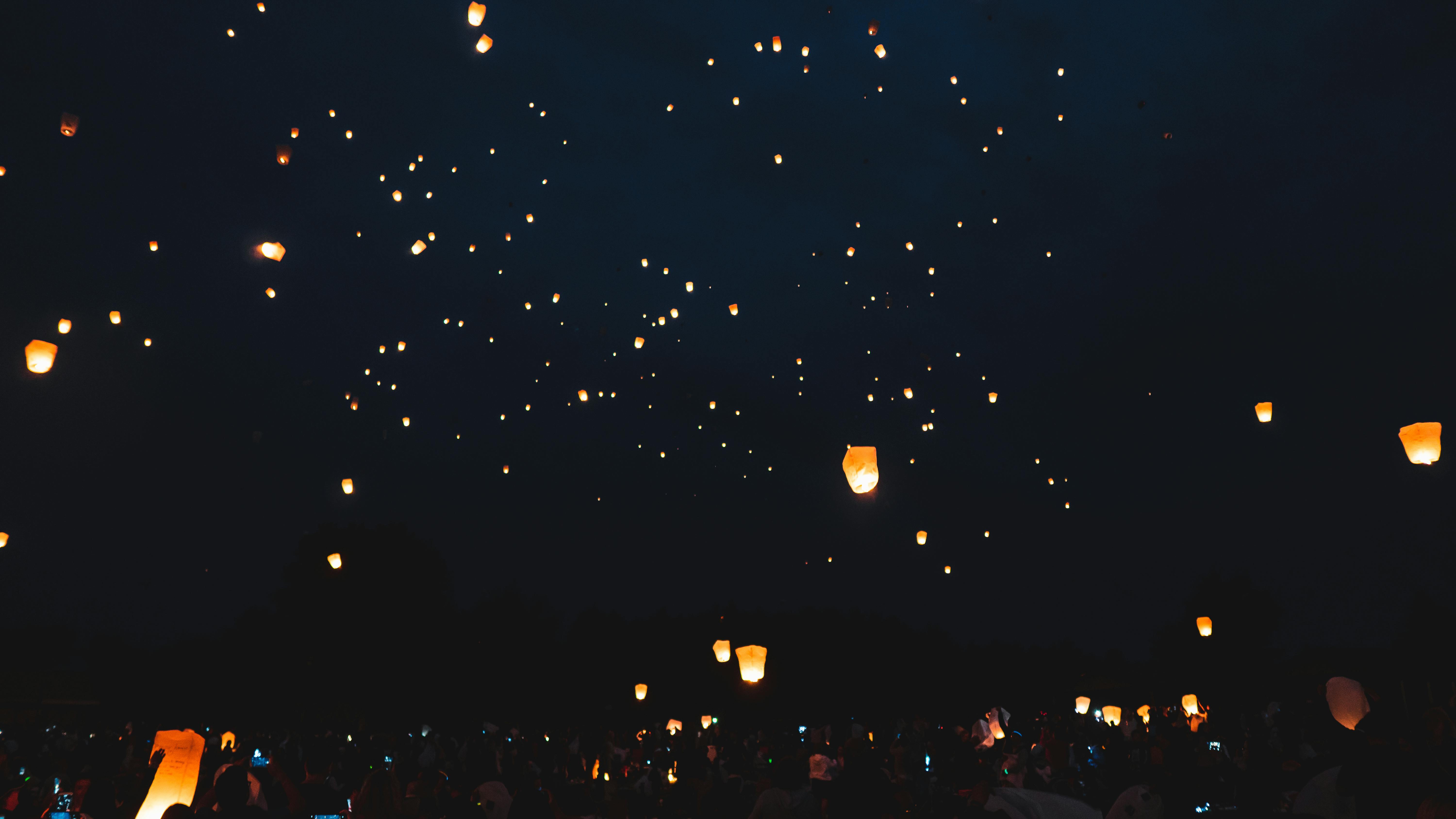 Flying Lanterns Photos, Download The BEST Free Flying Lanterns Stock ...