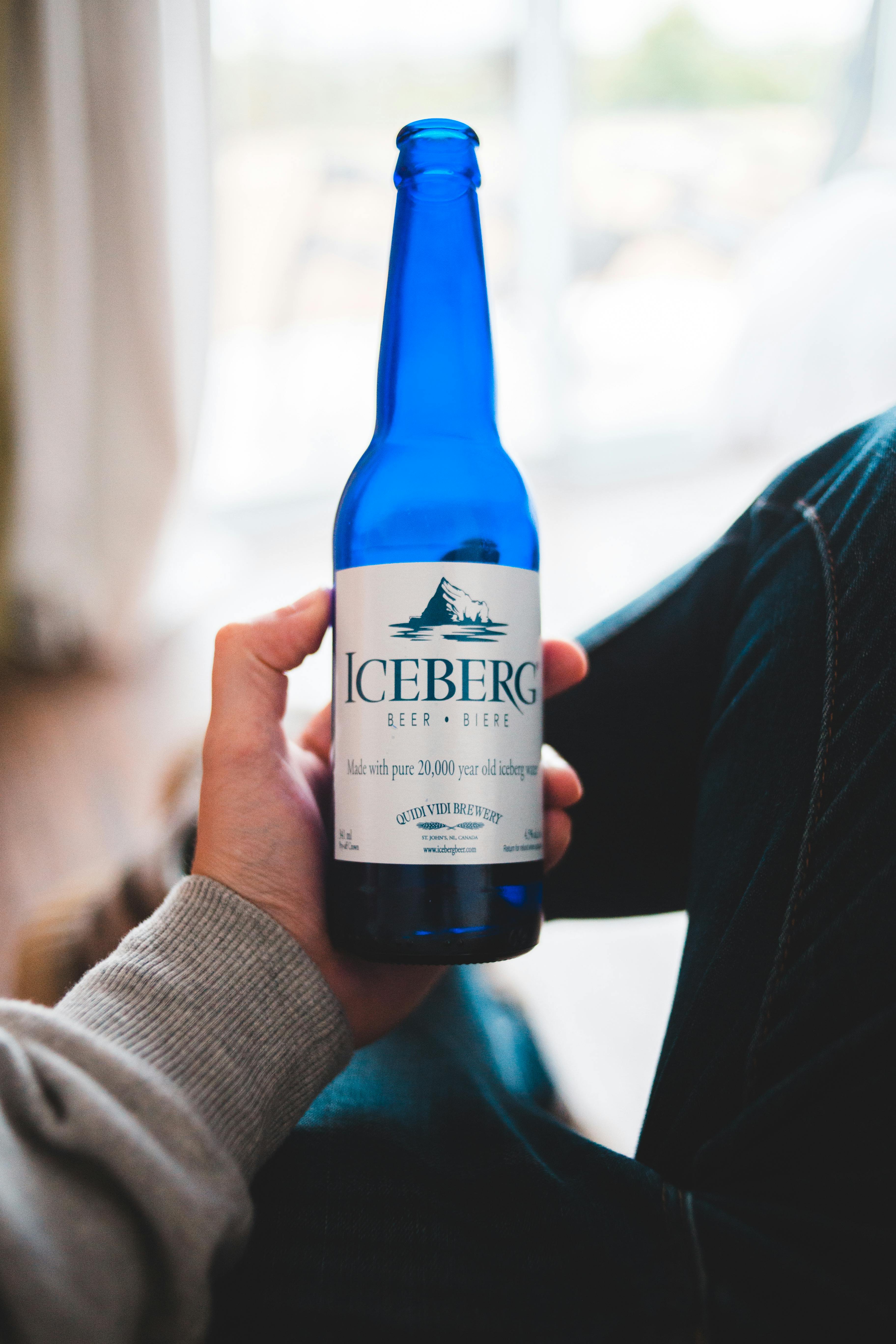 People Showing Off Their Brand Photos, Download The BEST Free People ...