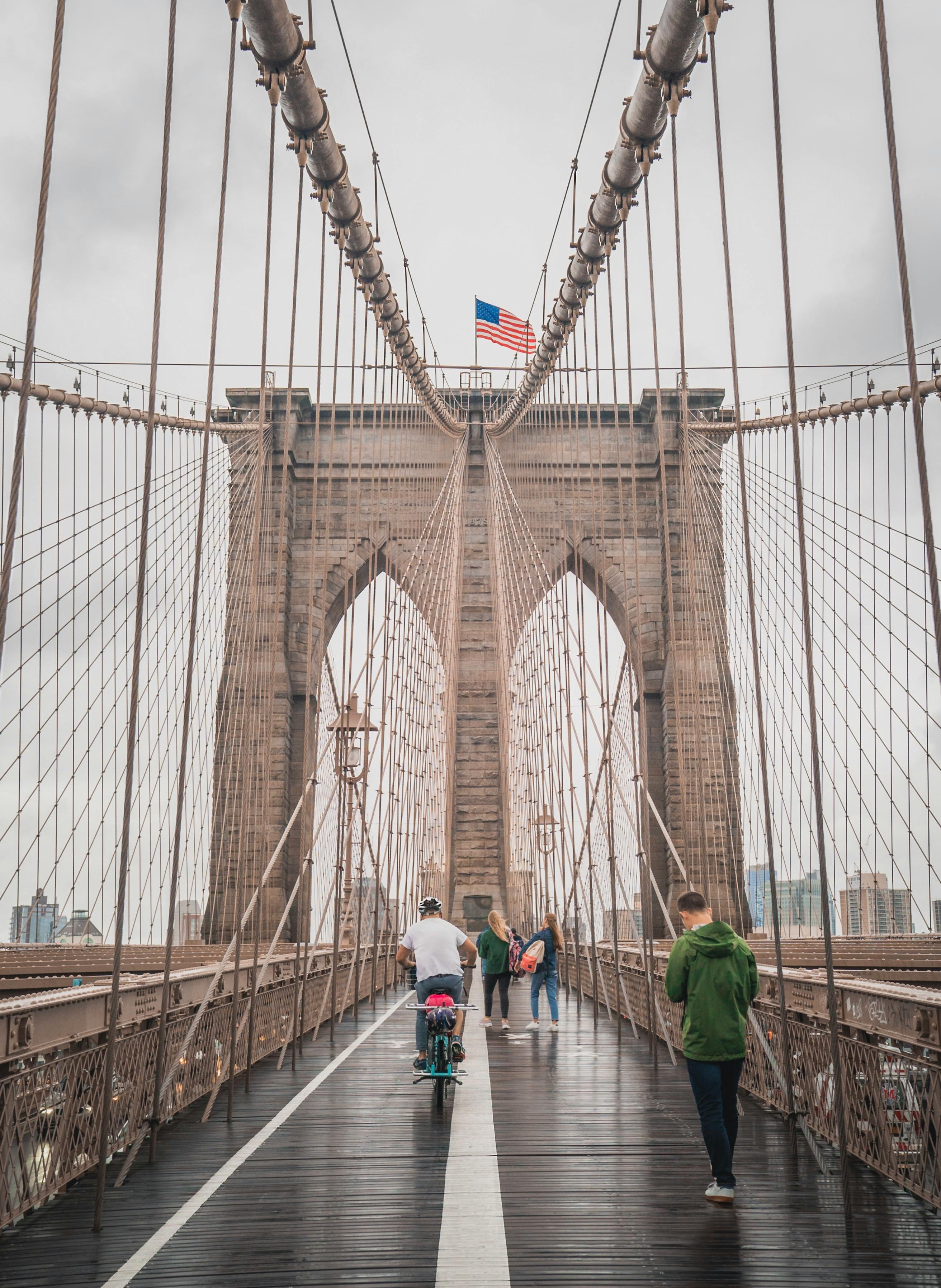 People Walking on the Bridge · Free Stock Photo