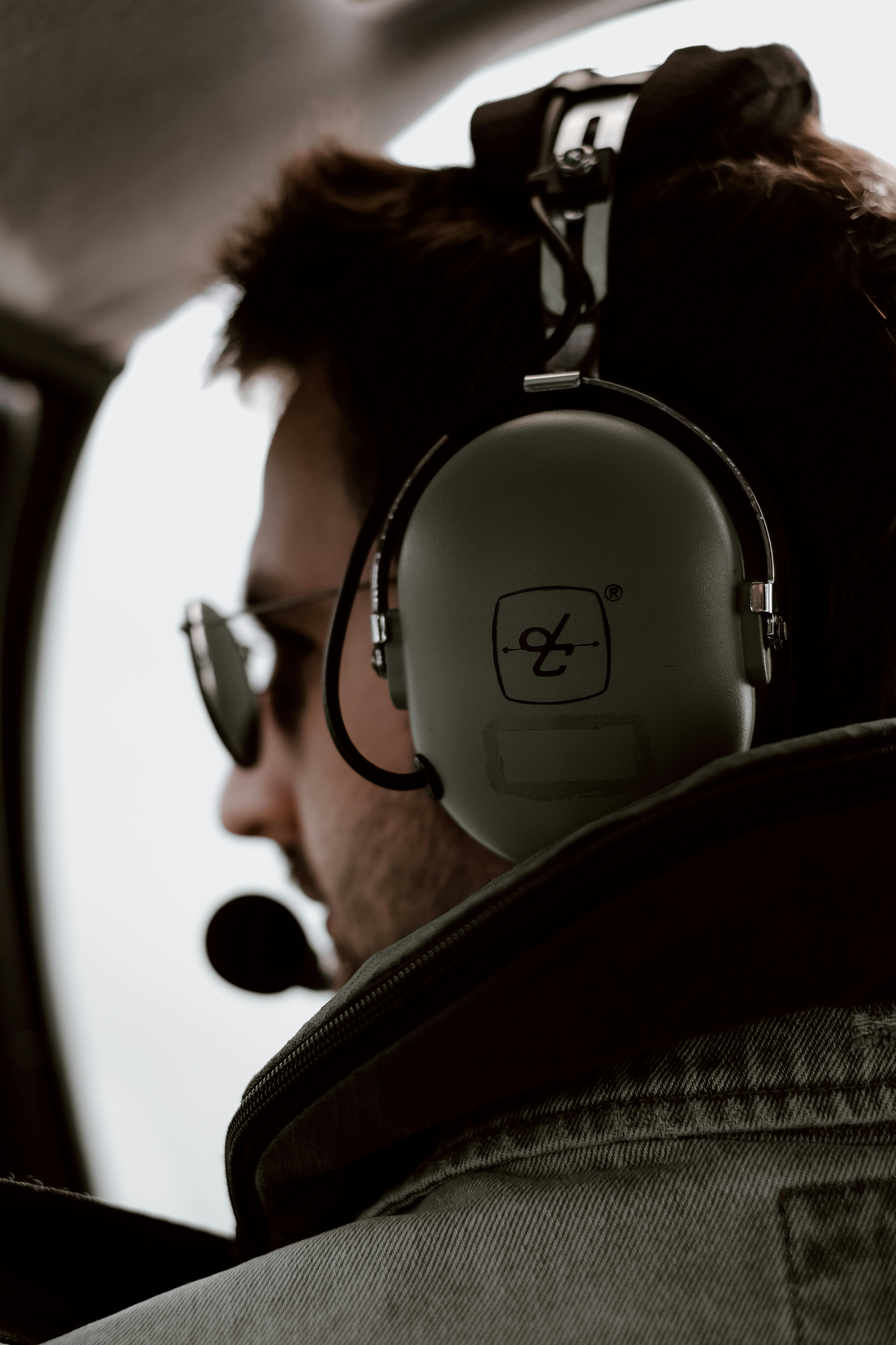 Pilot Headphones With Mic Photos, Download The BEST Free Pilot ...