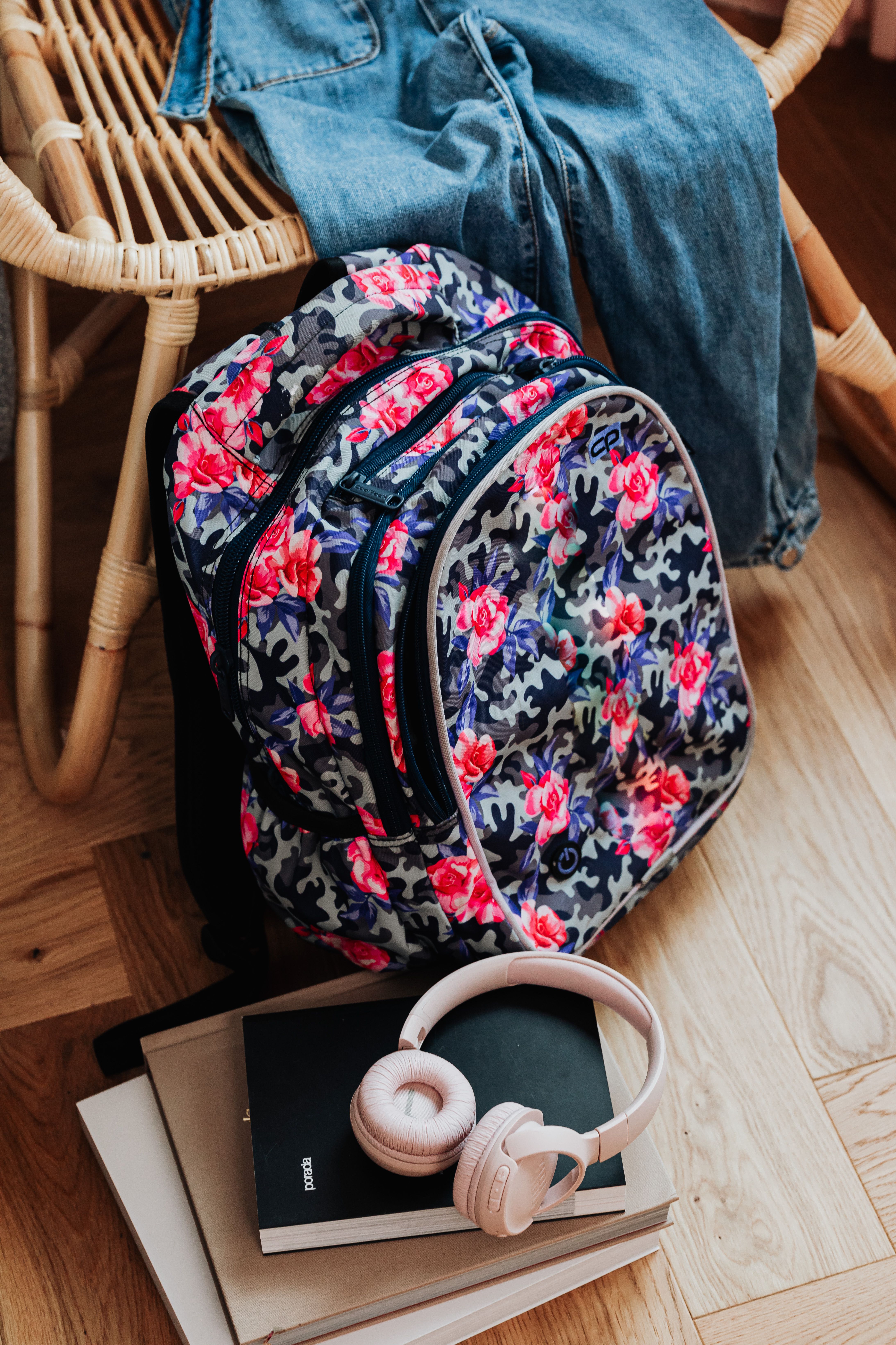 Bag Of Books Photos, Download The BEST Free Bag Of Books Stock Photos ...