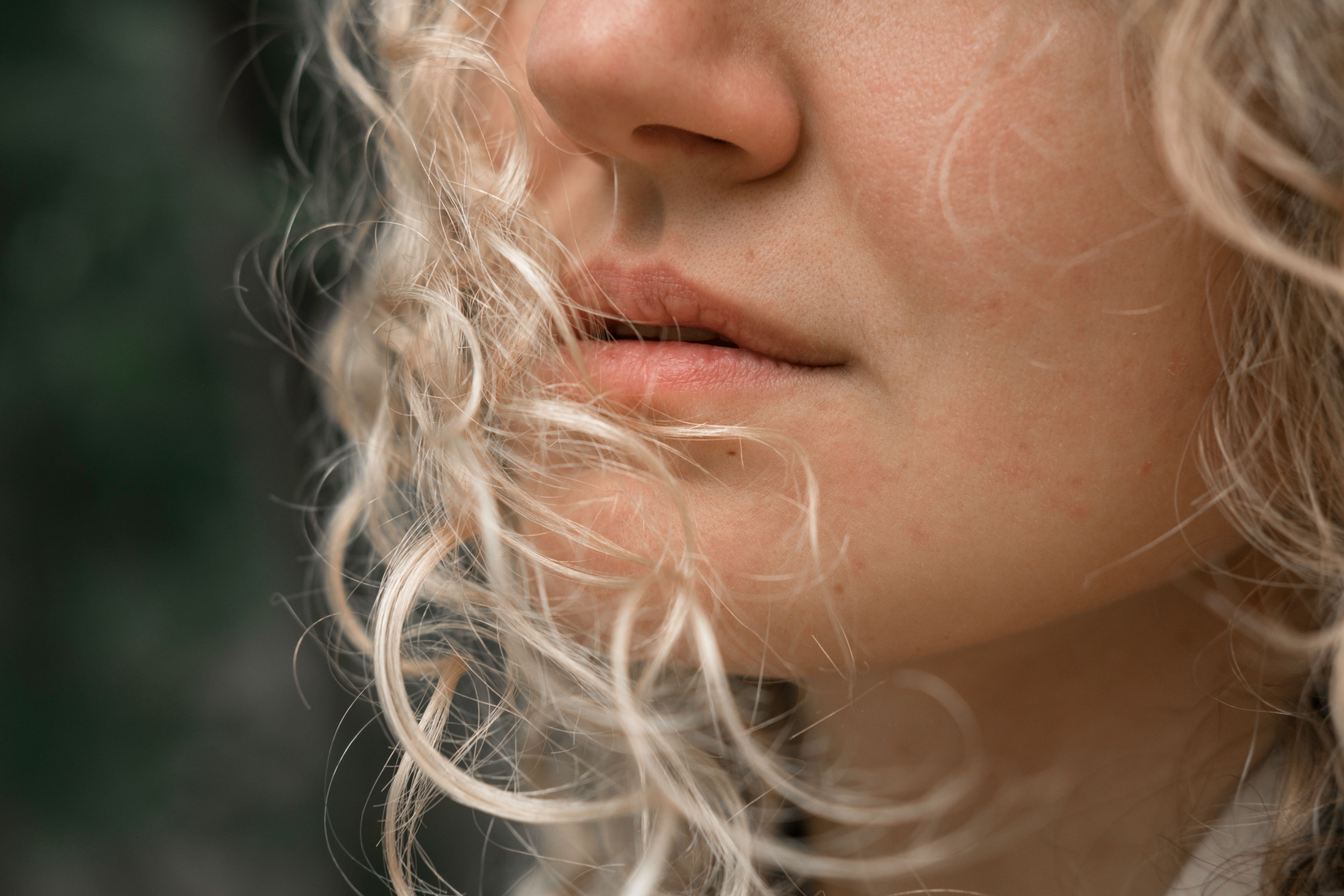 Faceless woman with blond curly hair · Free Stock Photo