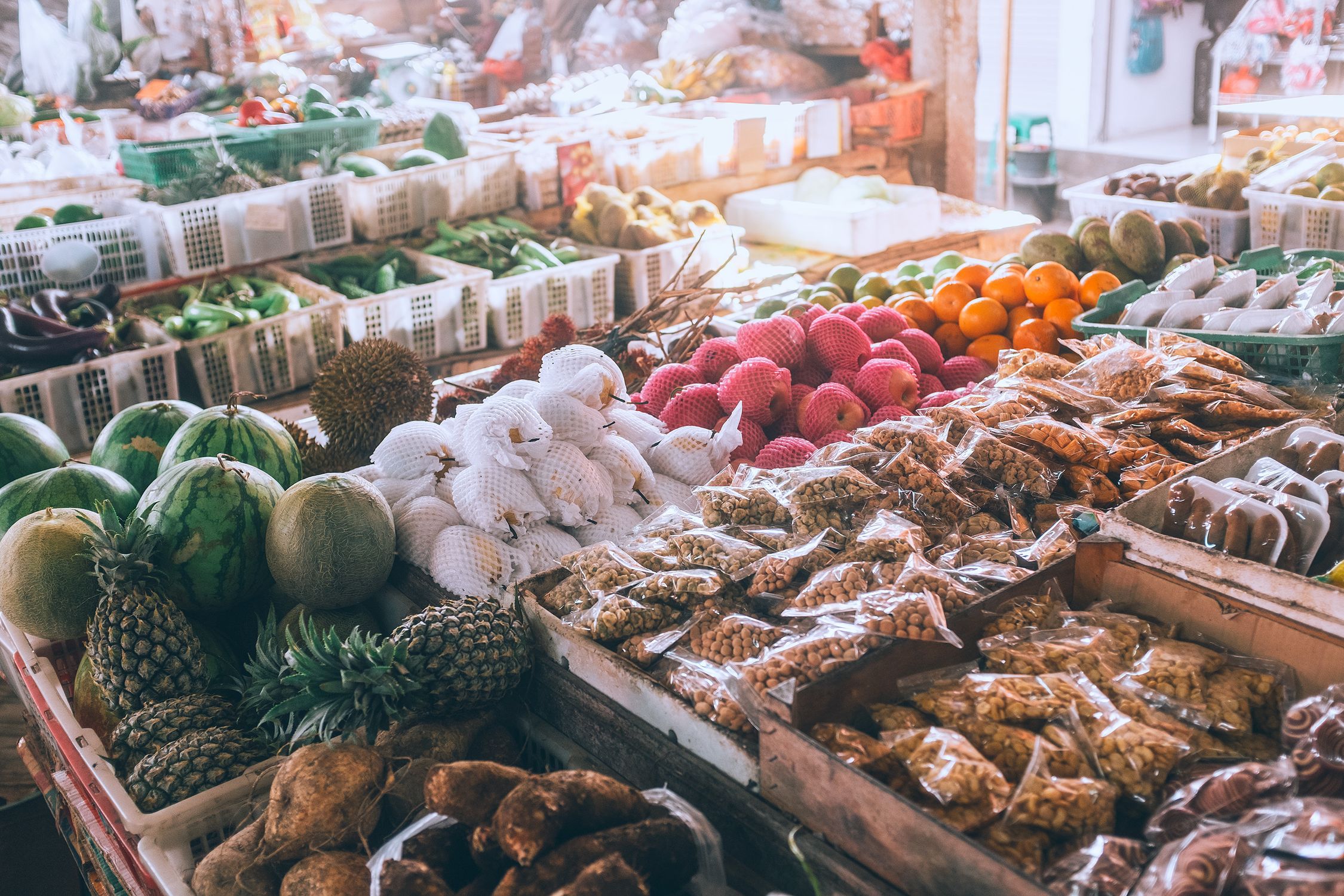 Aneka Buah Buahan Tropis Di Pasar Lokal · Foto Stok Gratis