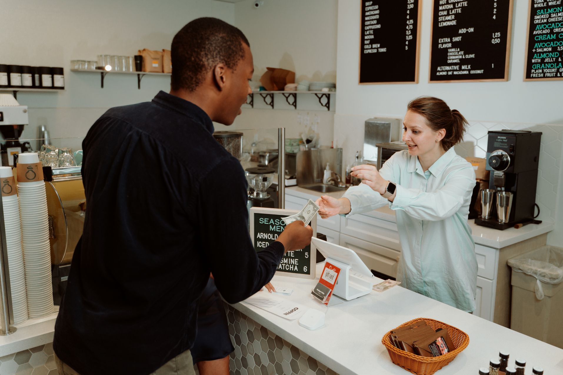 What Is Gratuity and How Is It Practiced in Daily Life?