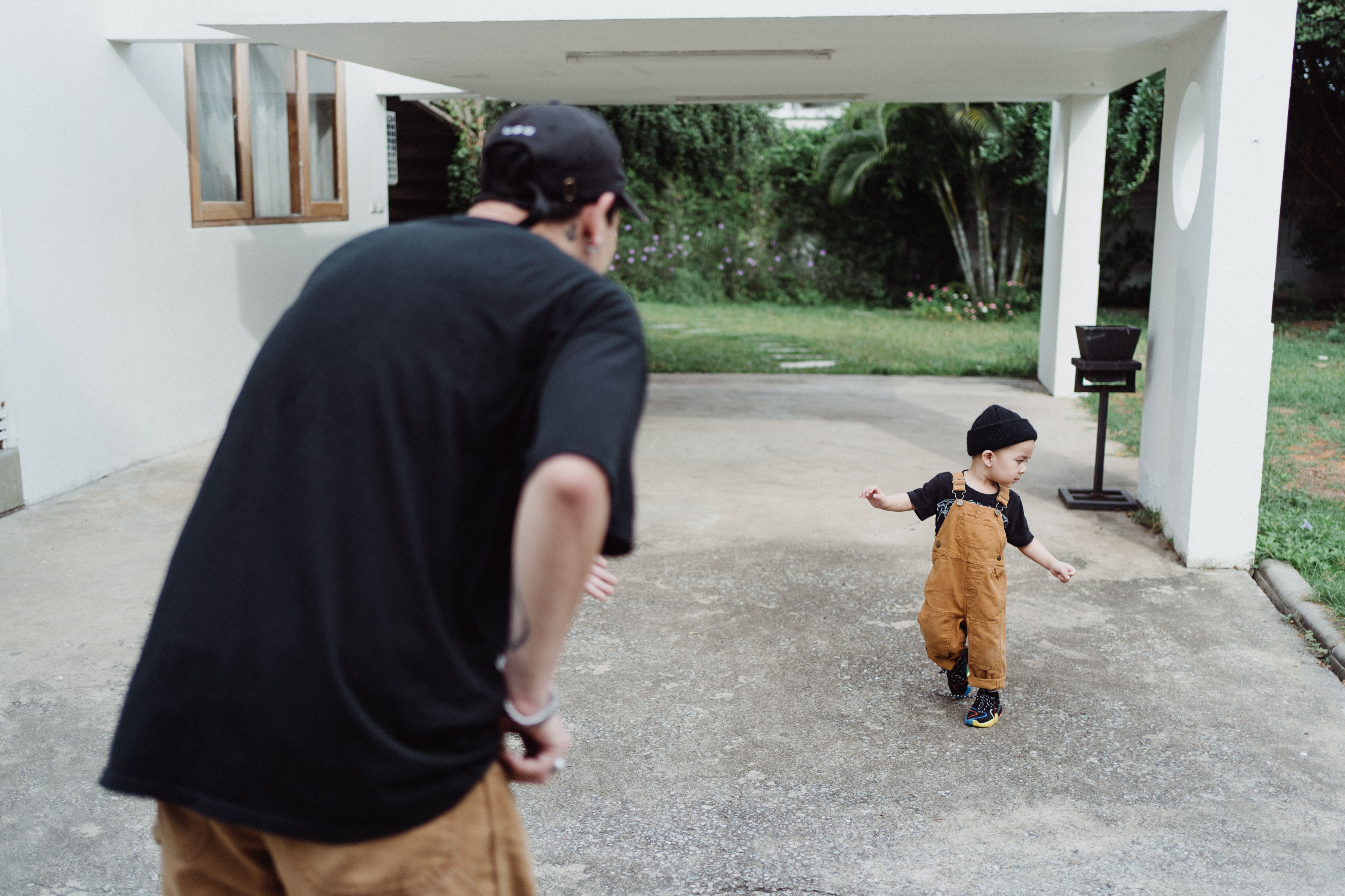 Aesthetic Image Of A Parent Playing With Their Child, Faceless ...