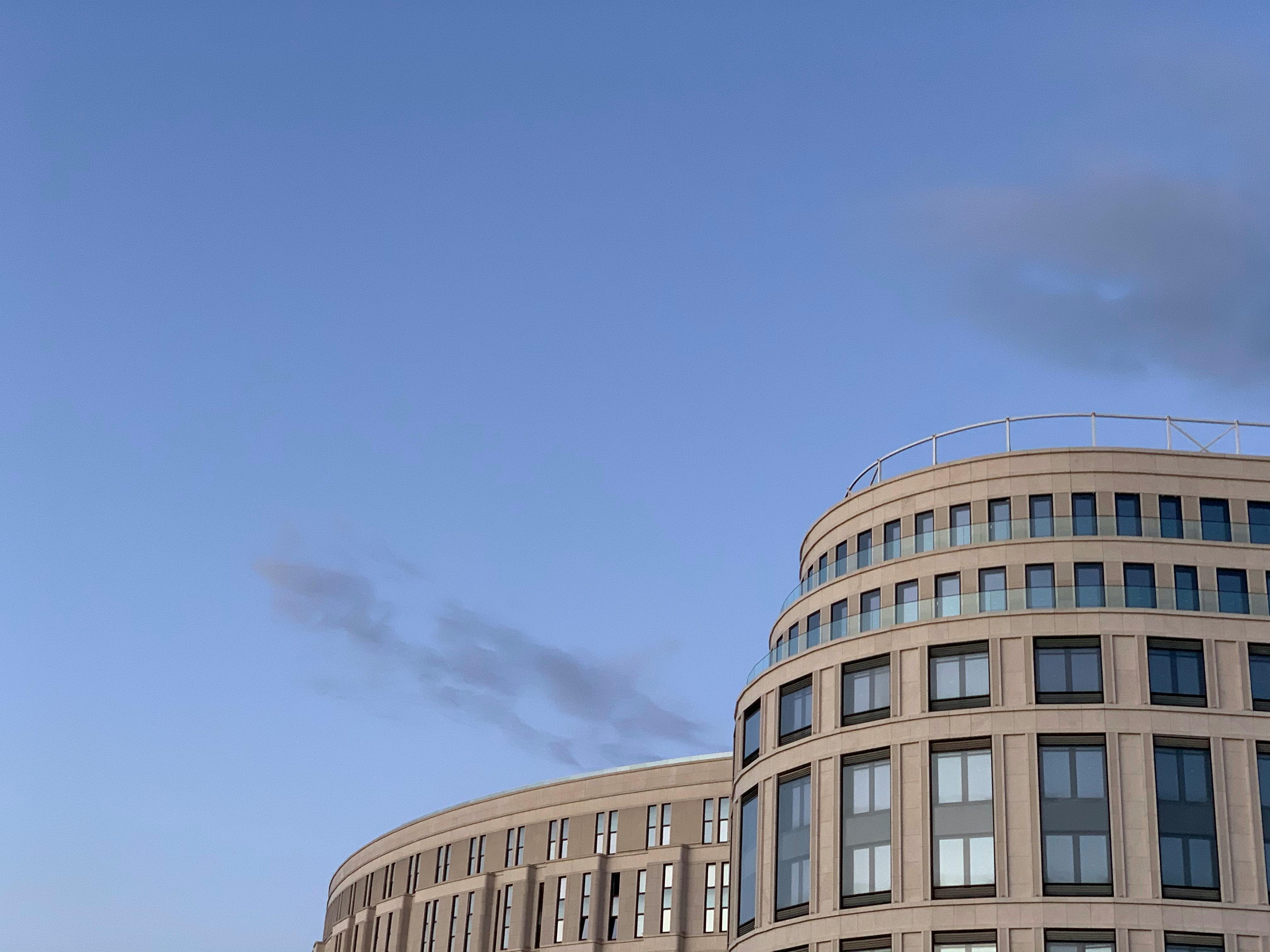 Clear Sky over Building in City · Free Stock Photo