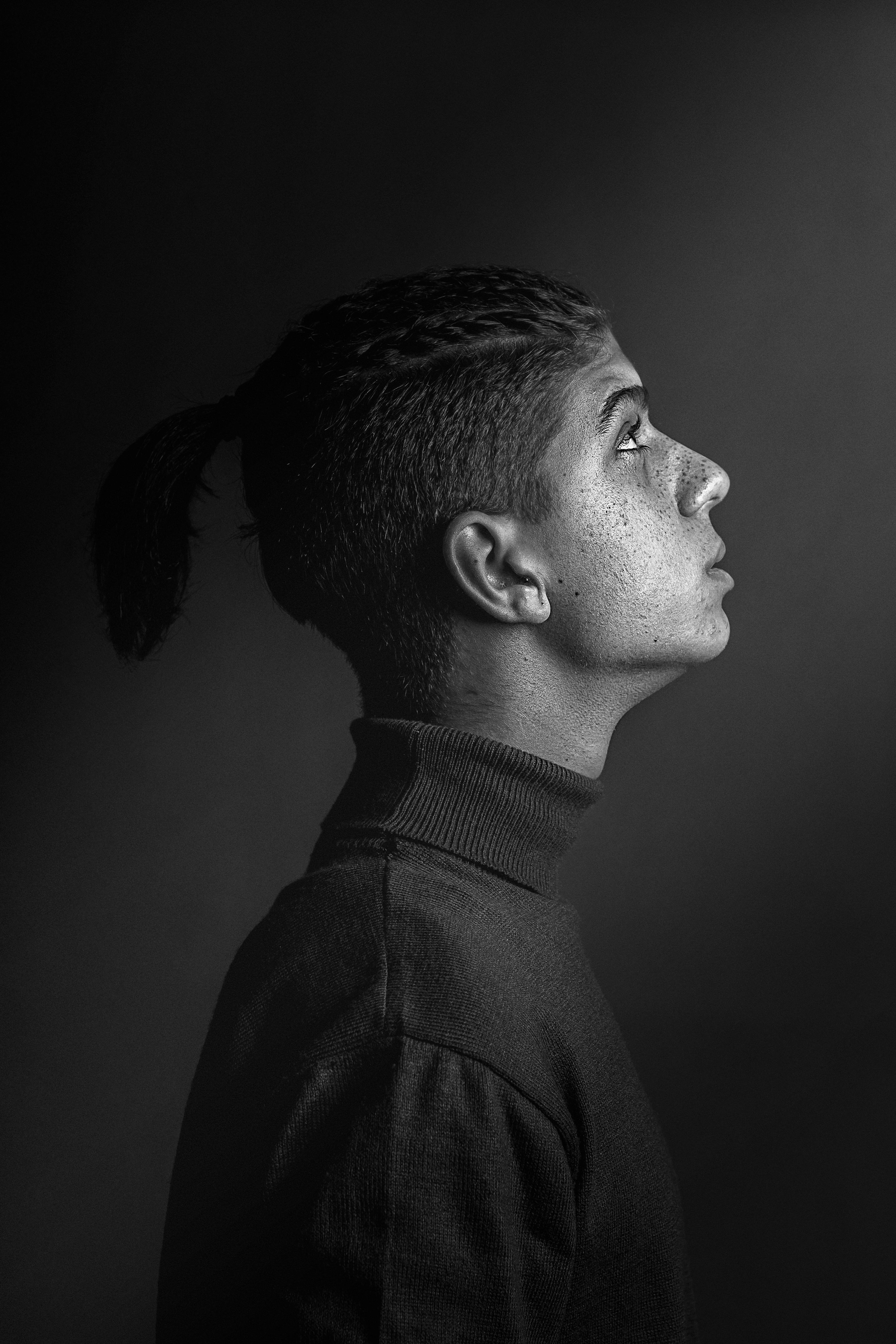 Grayscale Photo of a Man Looking Up · Free Stock Photo