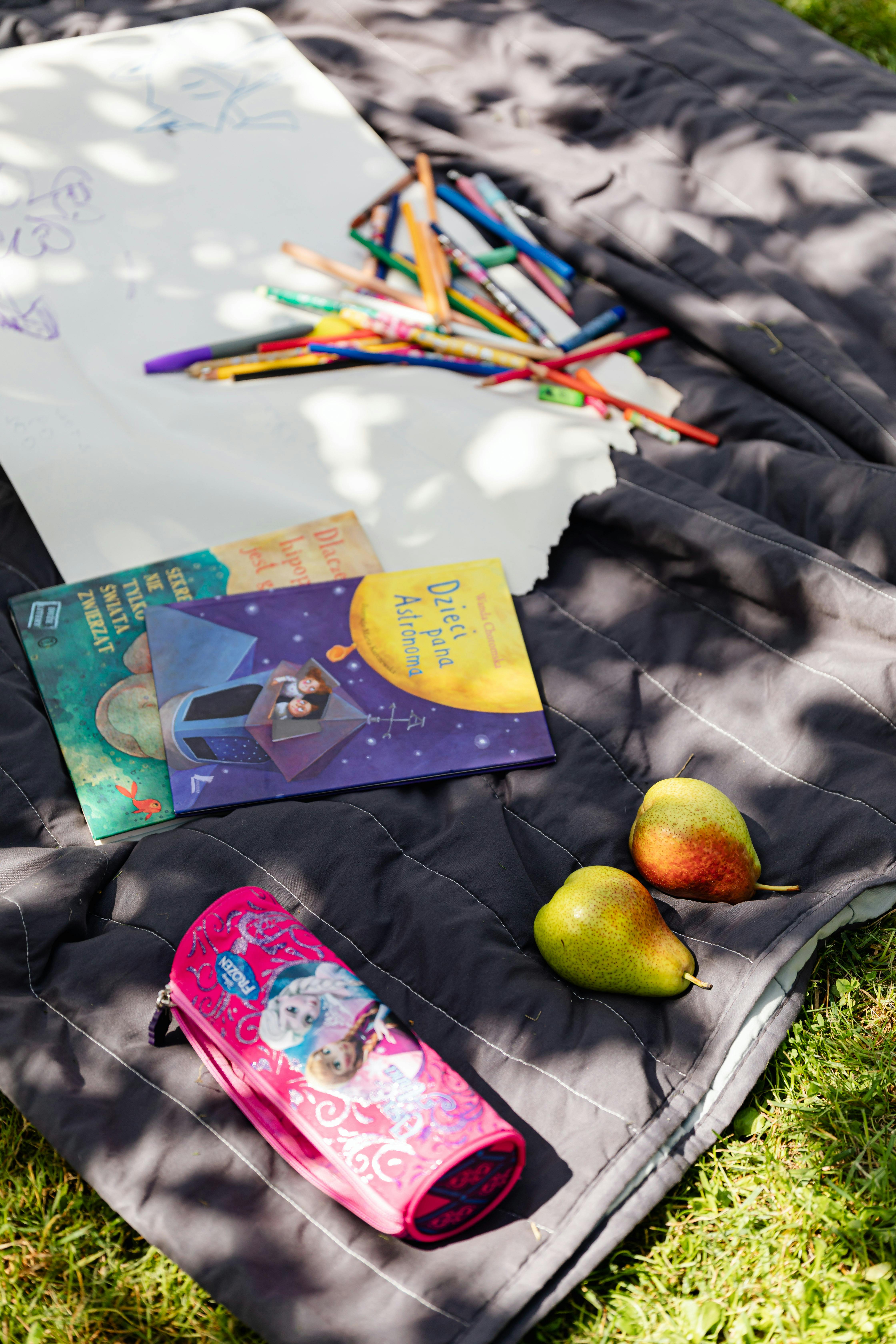 Purple Books Photos, Download The BEST Free Purple Books Stock Photos ...