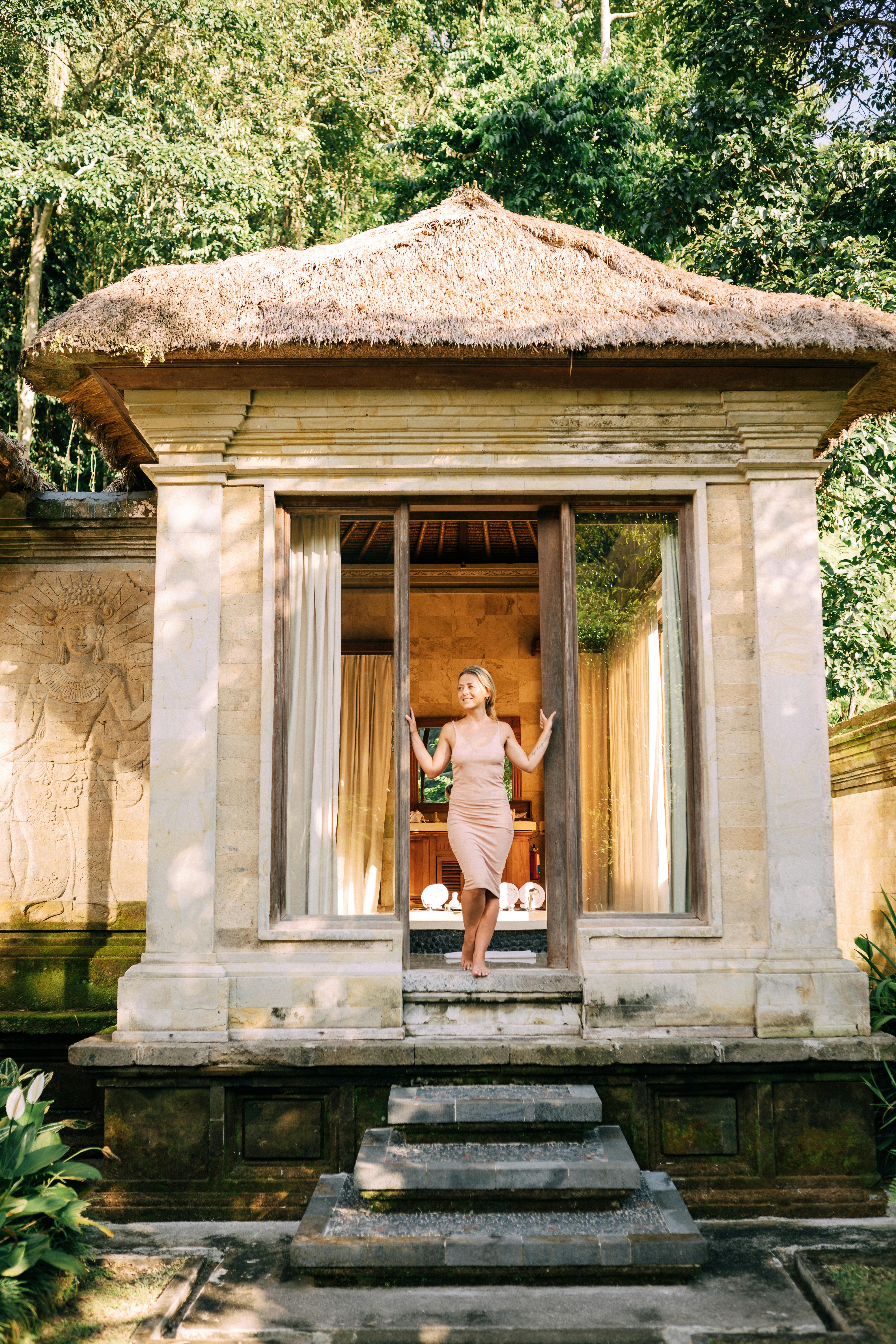 Woman in Dress in Building · Free Stock Photo