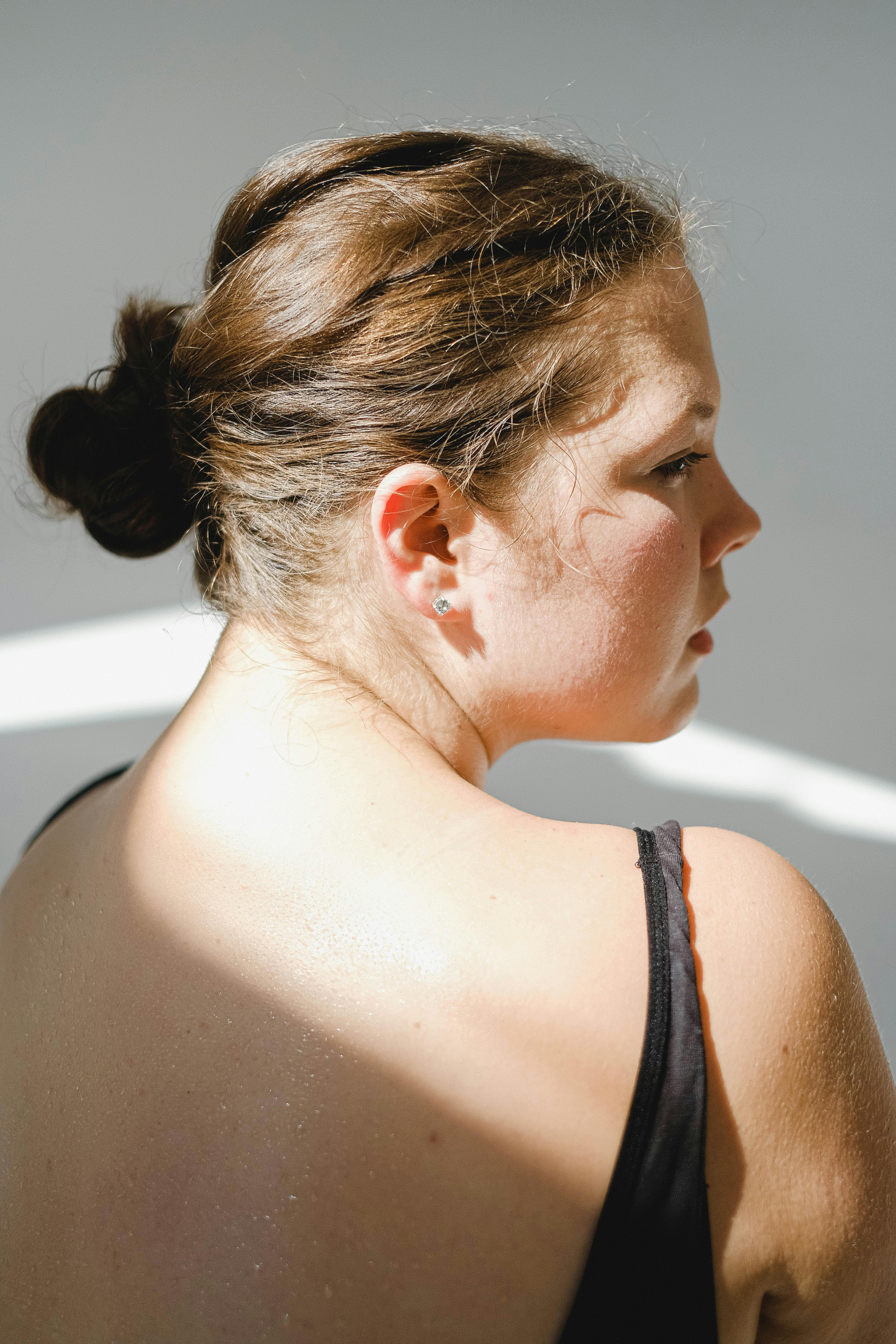 Wet Back of Brunette · Free Stock Photo