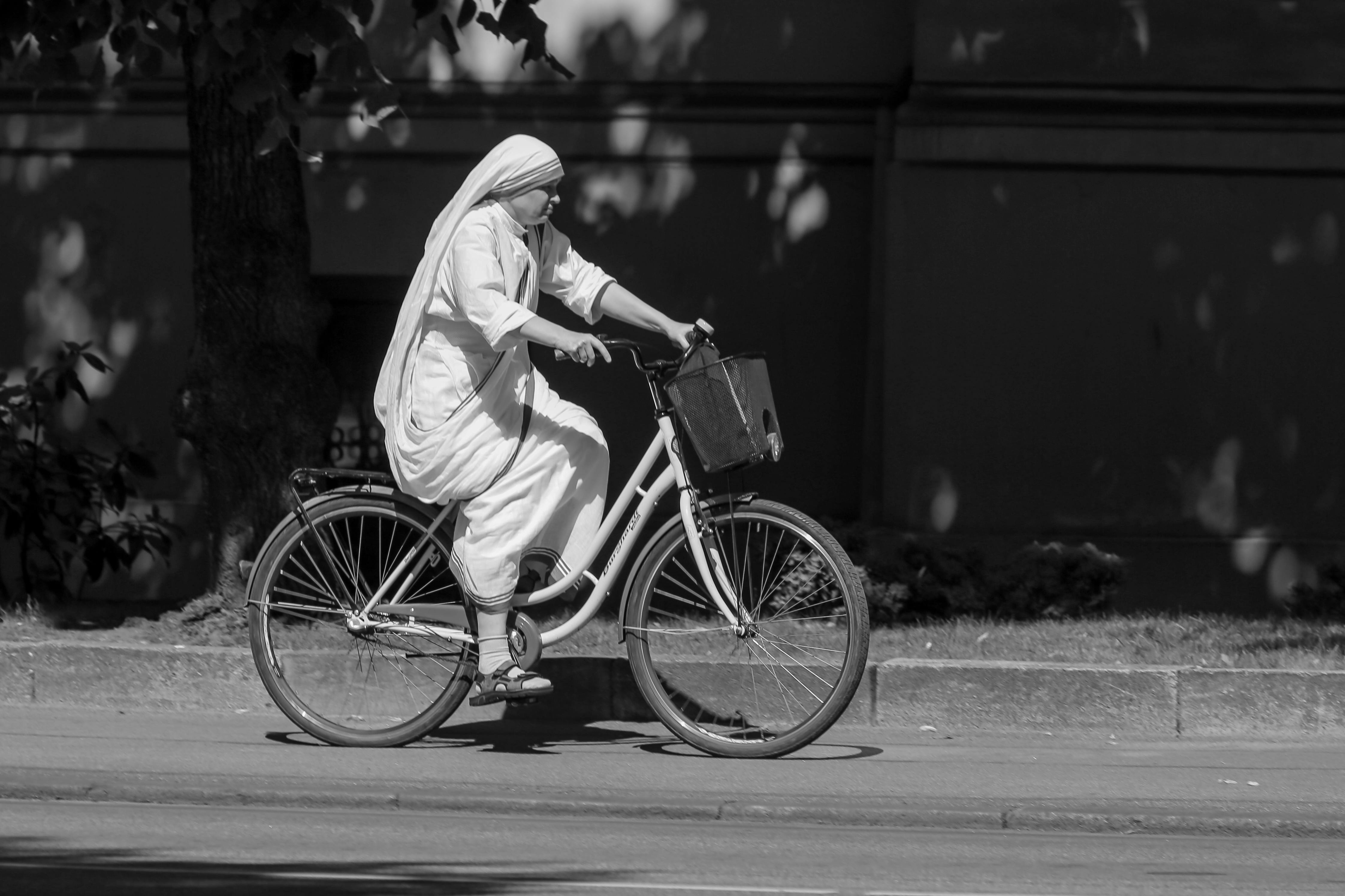 White Cycle Photos, Download The BEST Free White Cycle Stock Photos ...