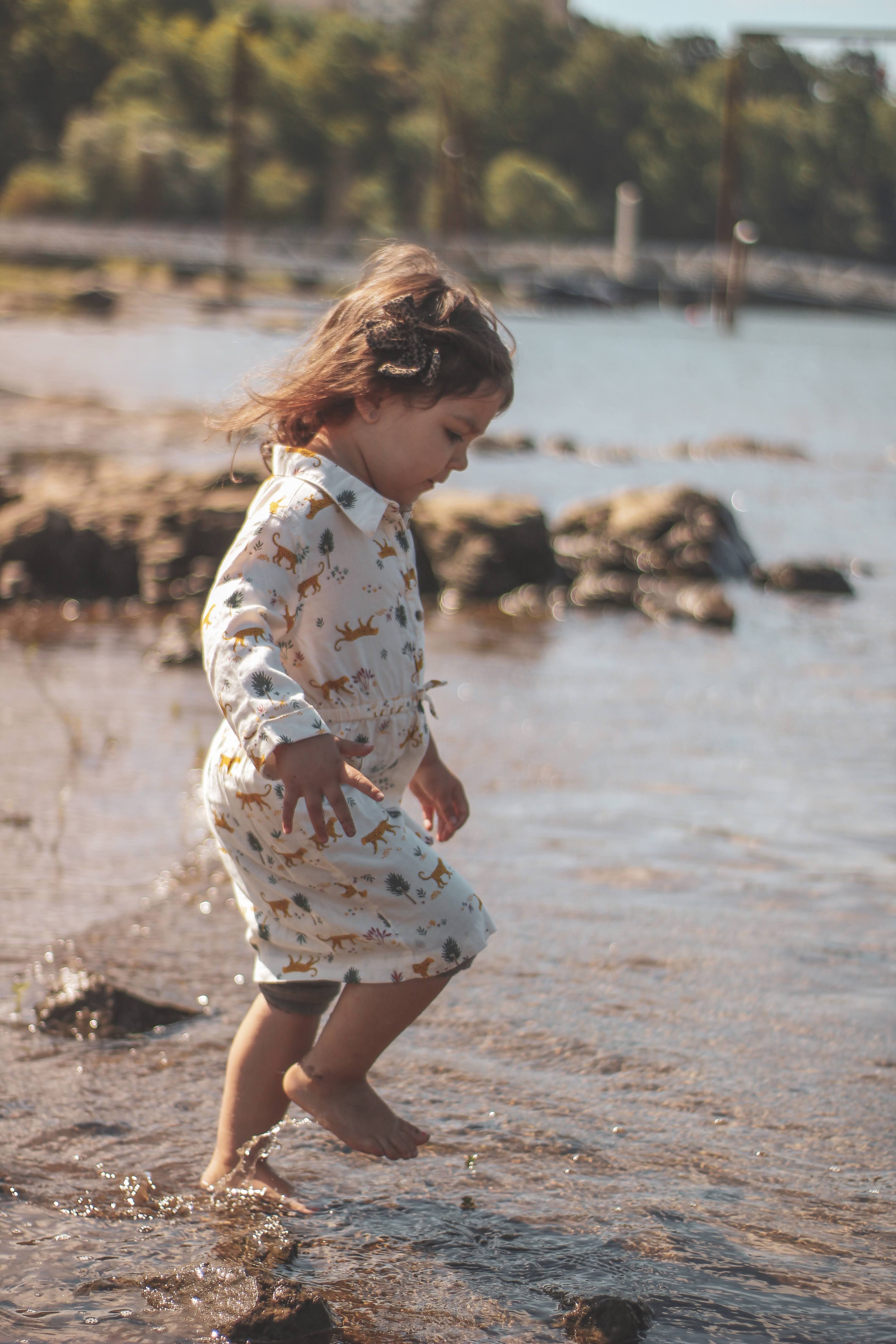 Little girl breaks the flowers · Free Stock Photo