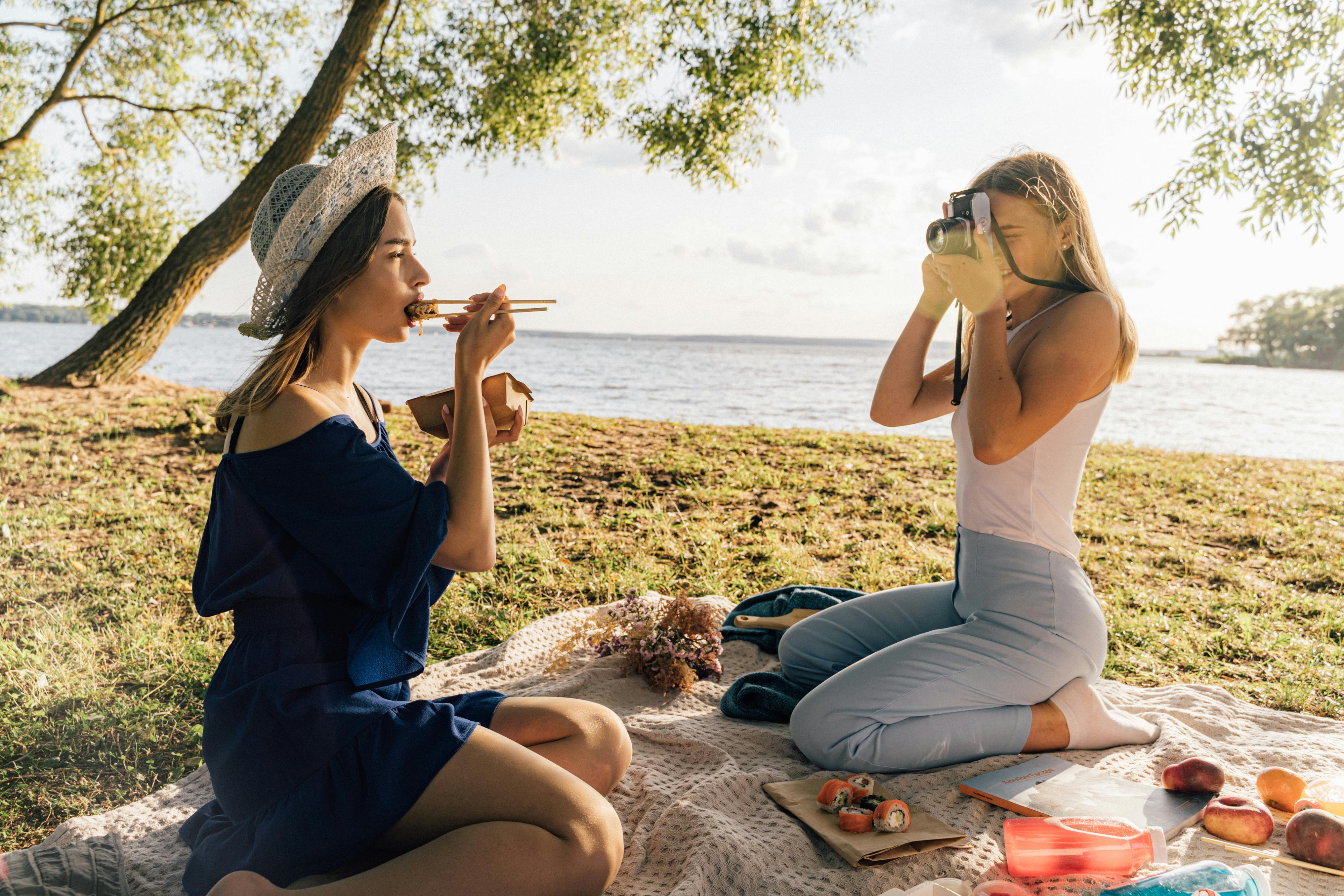 Woman Eating Profile Photo Photos, Download The BEST Free Woman Eating ...