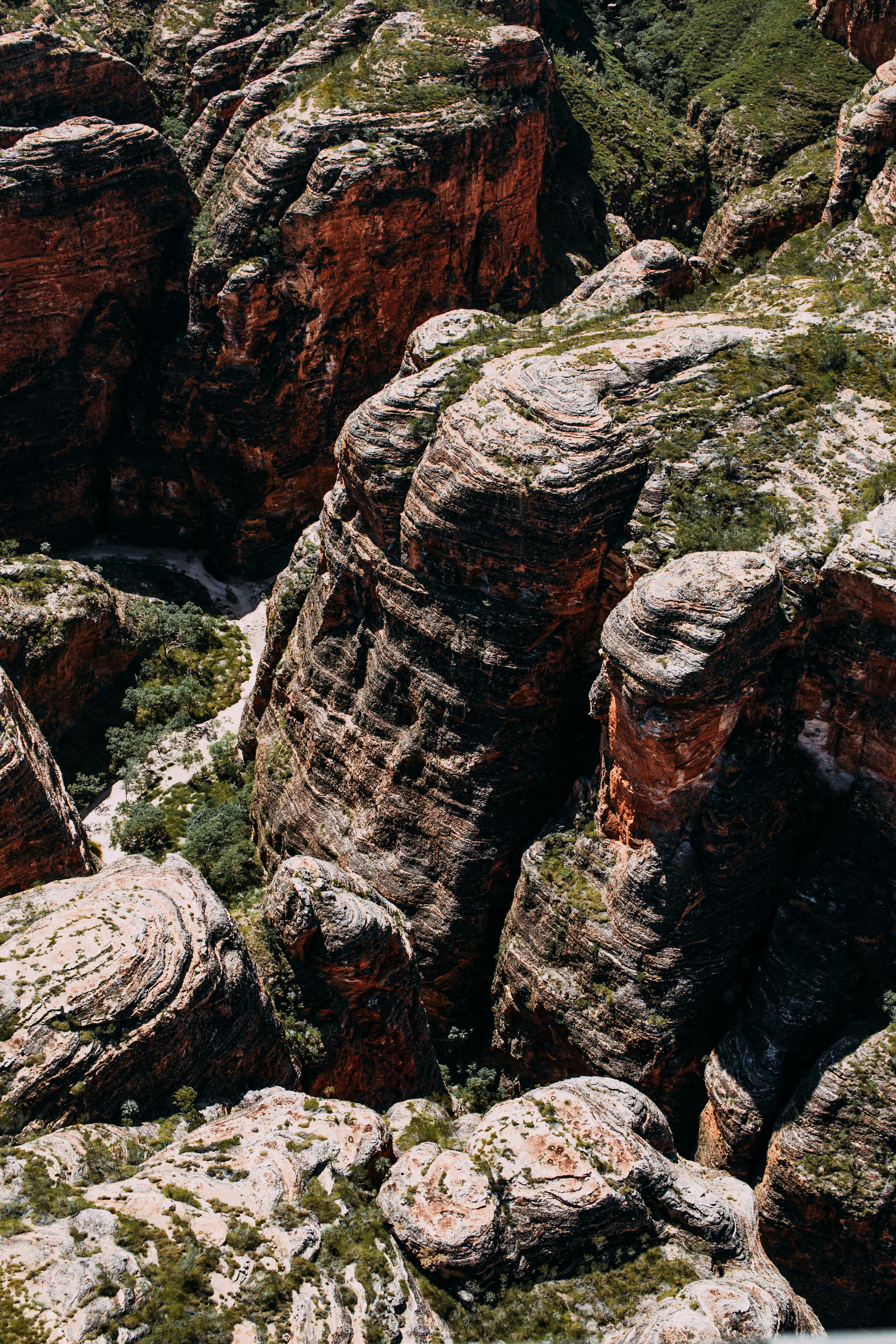 Rough rocky cliffs in mountainous terrain · Free Stock Photo