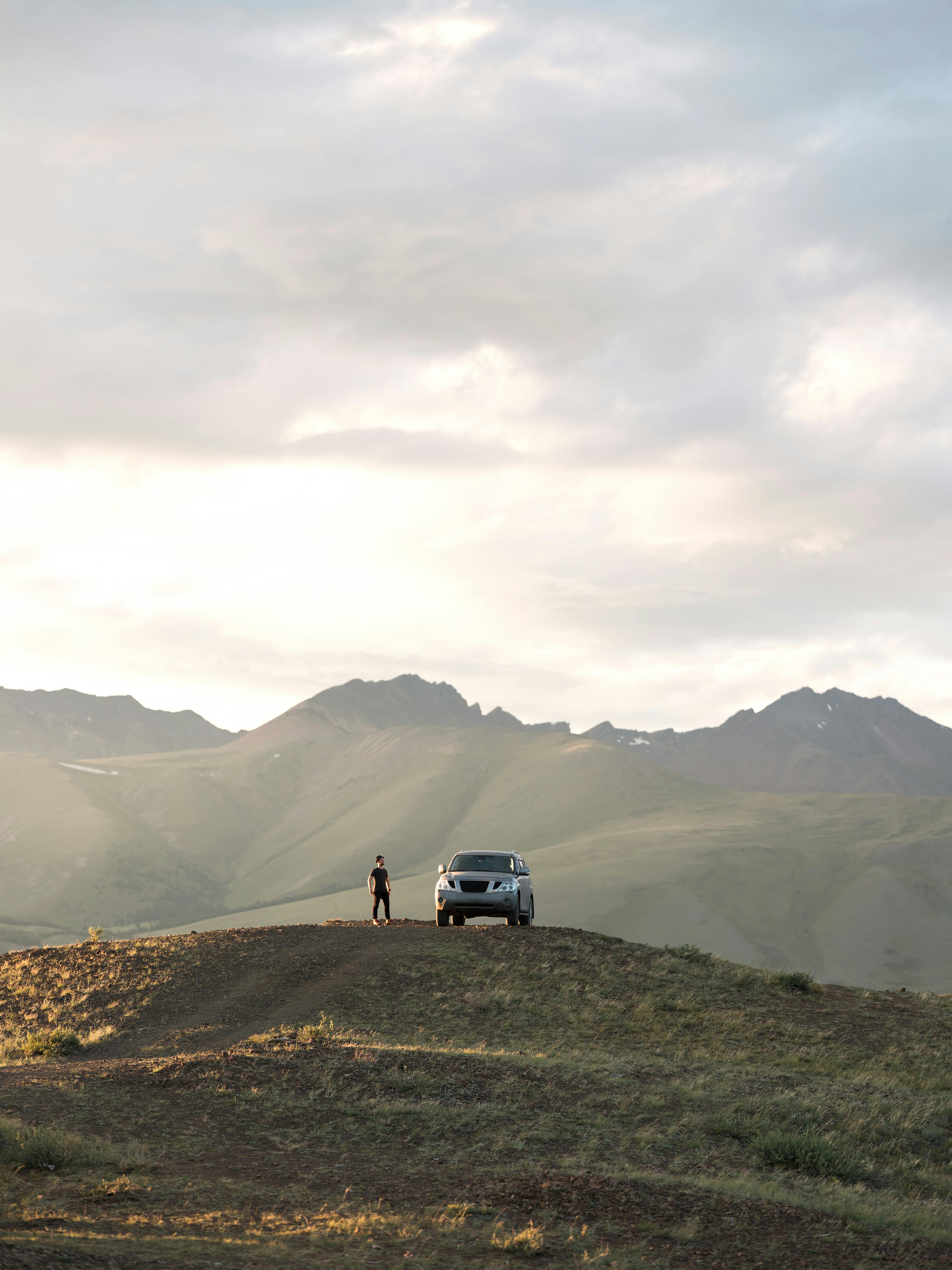 SUV Car Driving in Desert · Free Stock Photo
