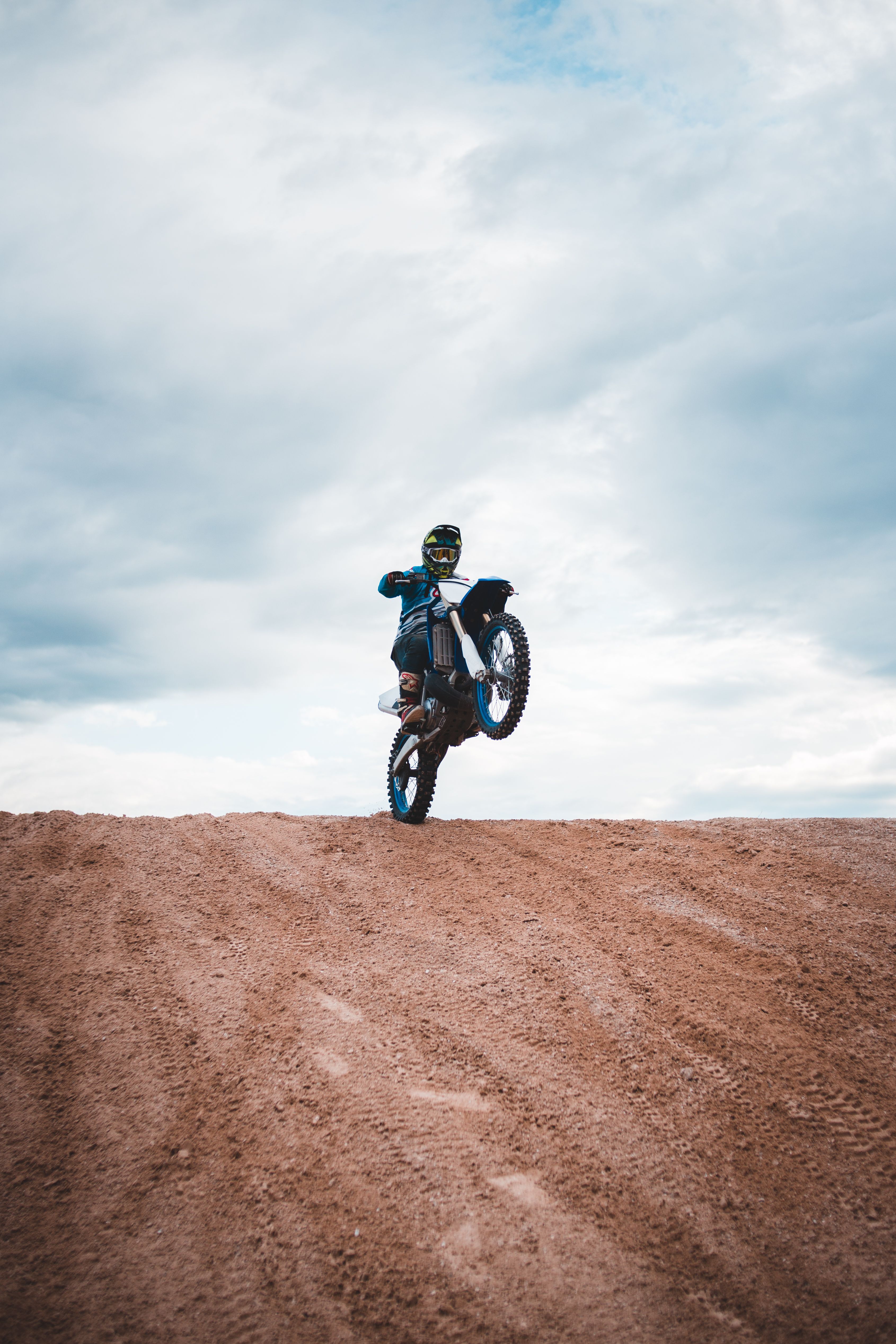 Anonymous sportsman riding motorcycle on off road · Free Stock Photo