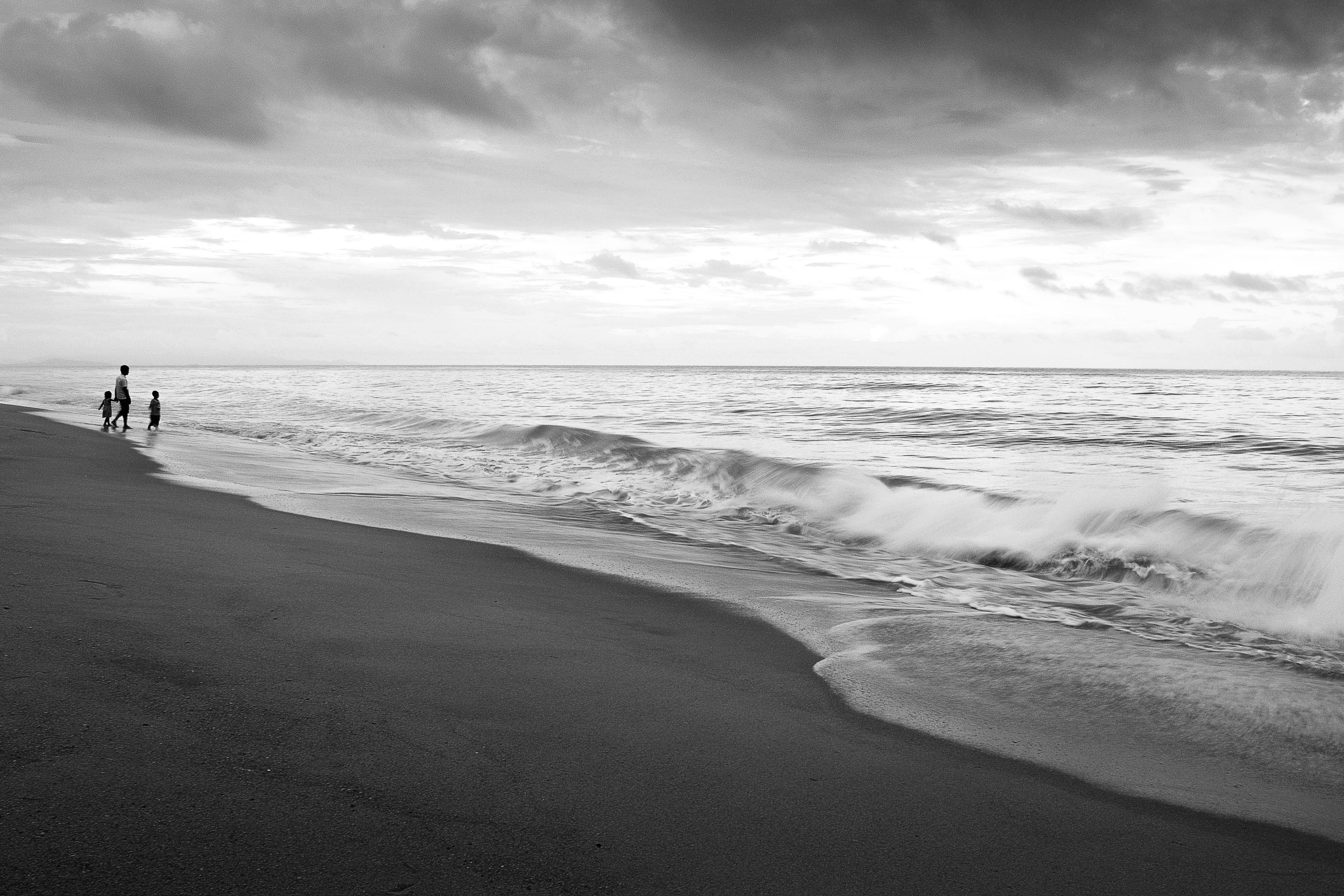 Grayscale Photo of Sea Waves Crashing on Shore · Free Stock Photo