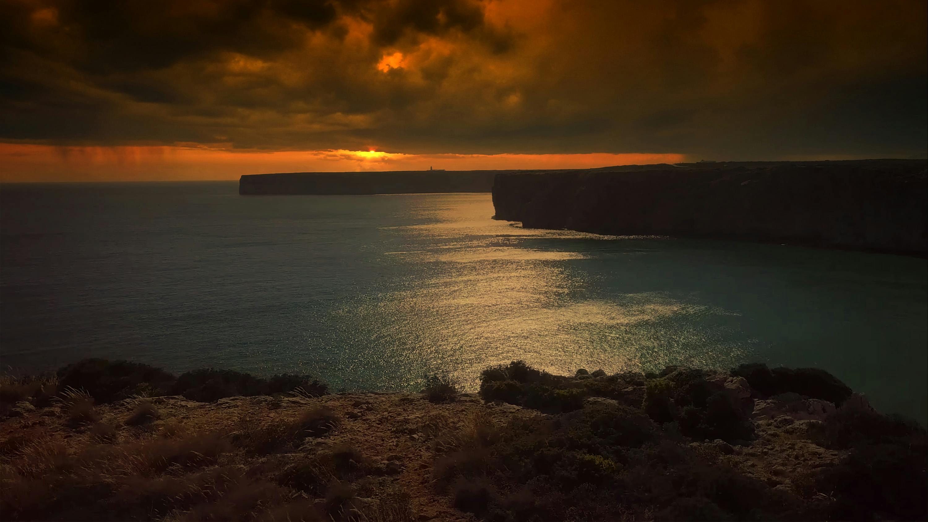Island in the Middle of Ocean · Free Stock Photo