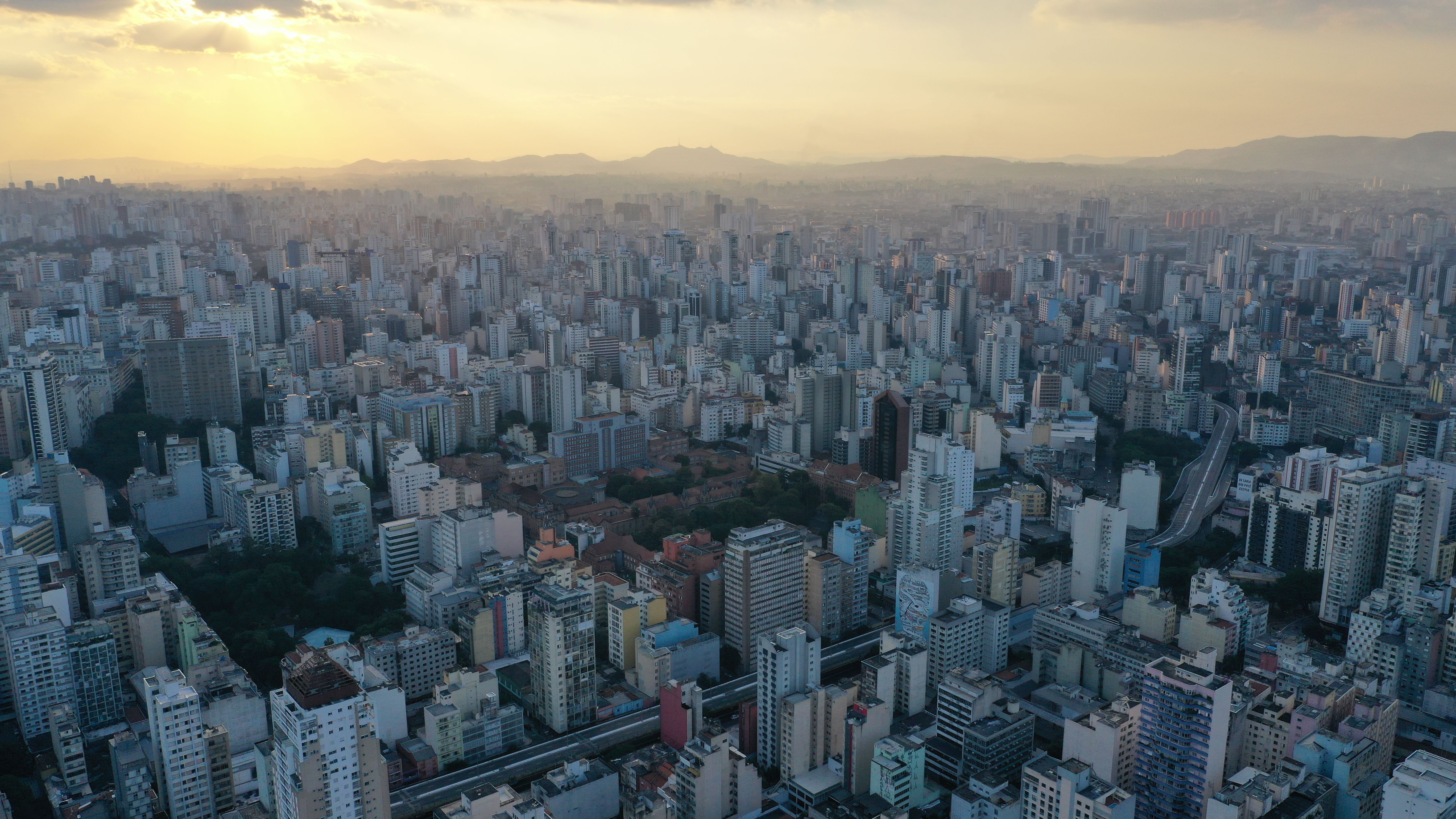 Contemporary city district on lake shore · Free Stock Photo