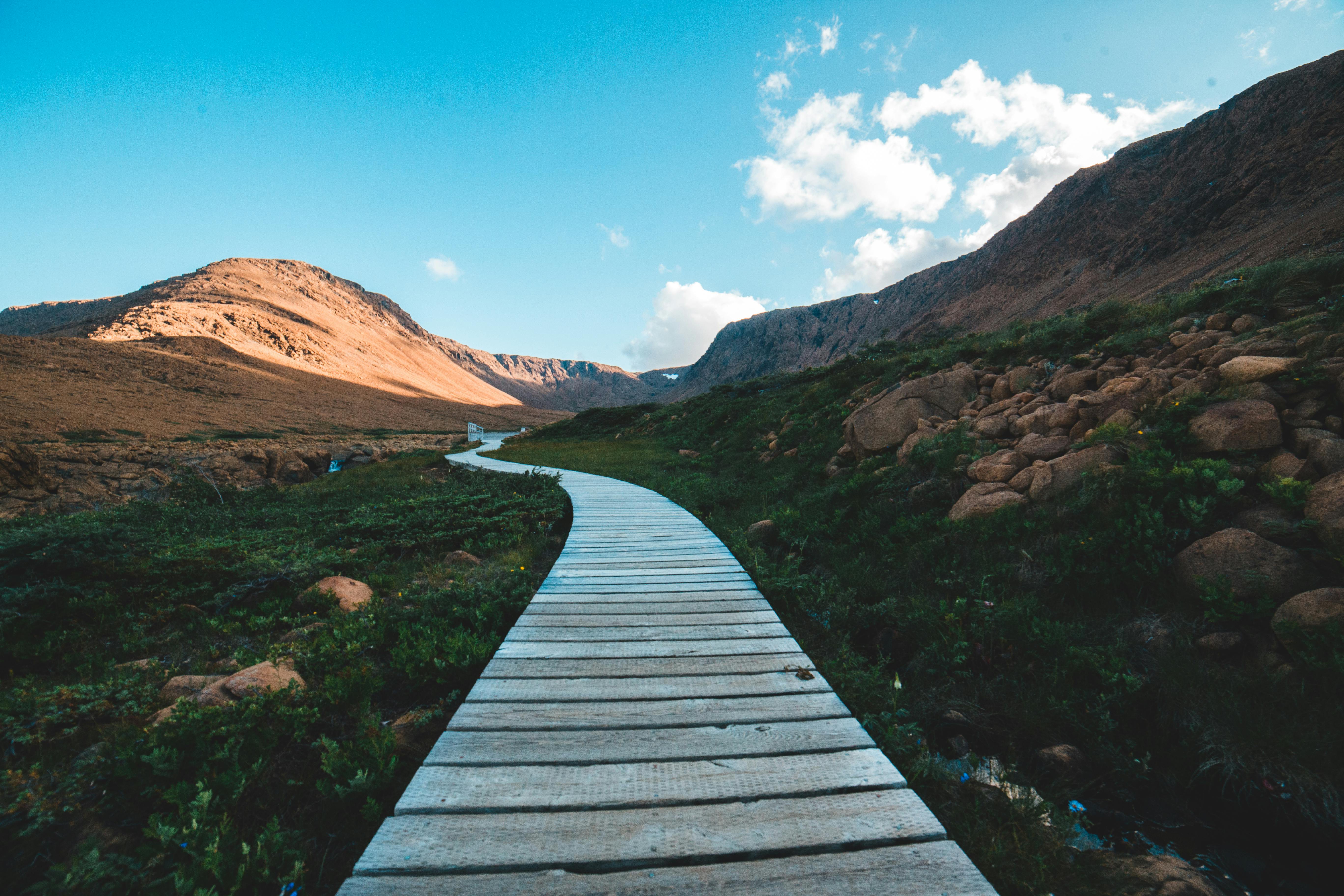 Narrow path between mountains in countryside · Free Stock Photo