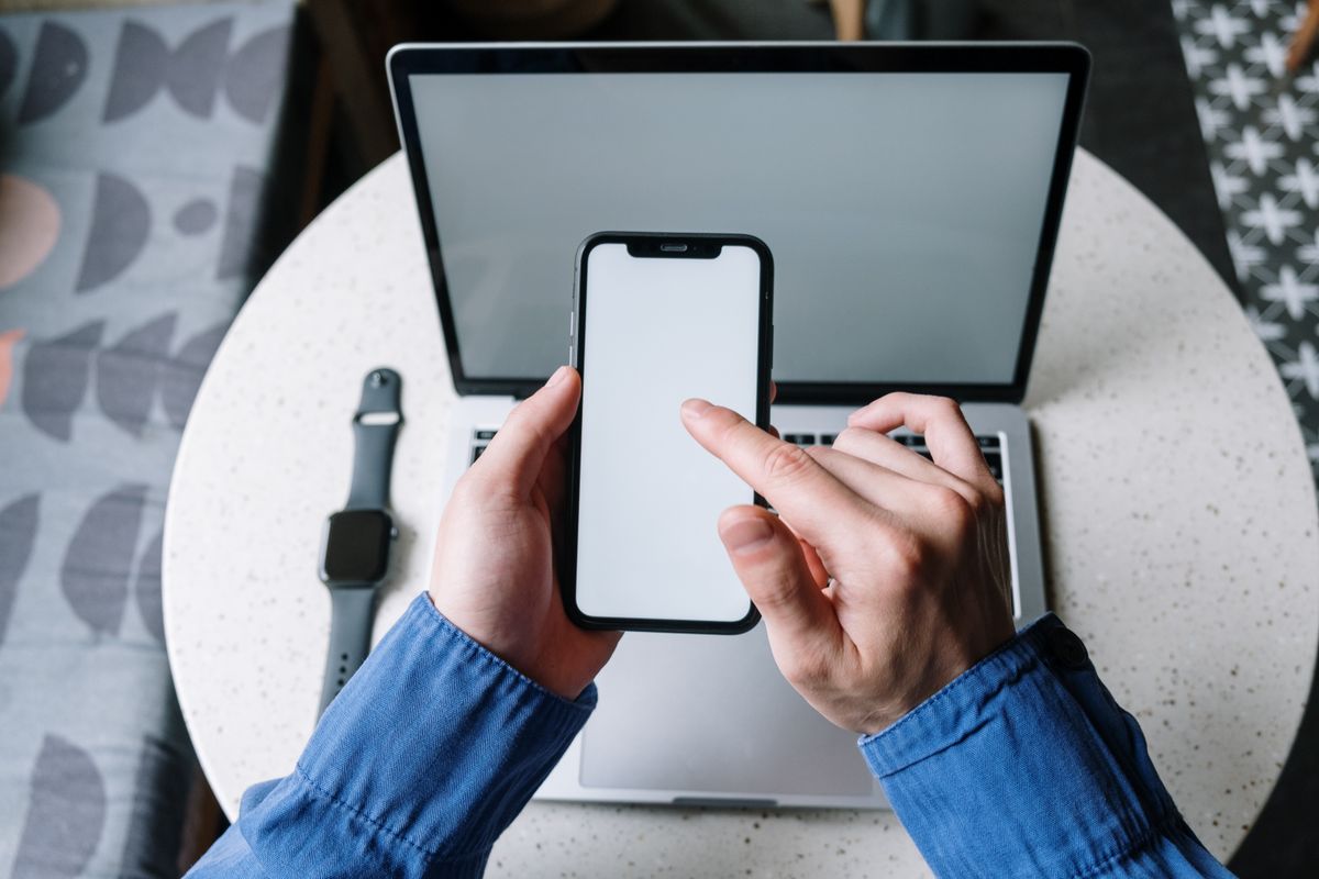 Easy Steps: How to Connect Two iPhones Together Wirelessly