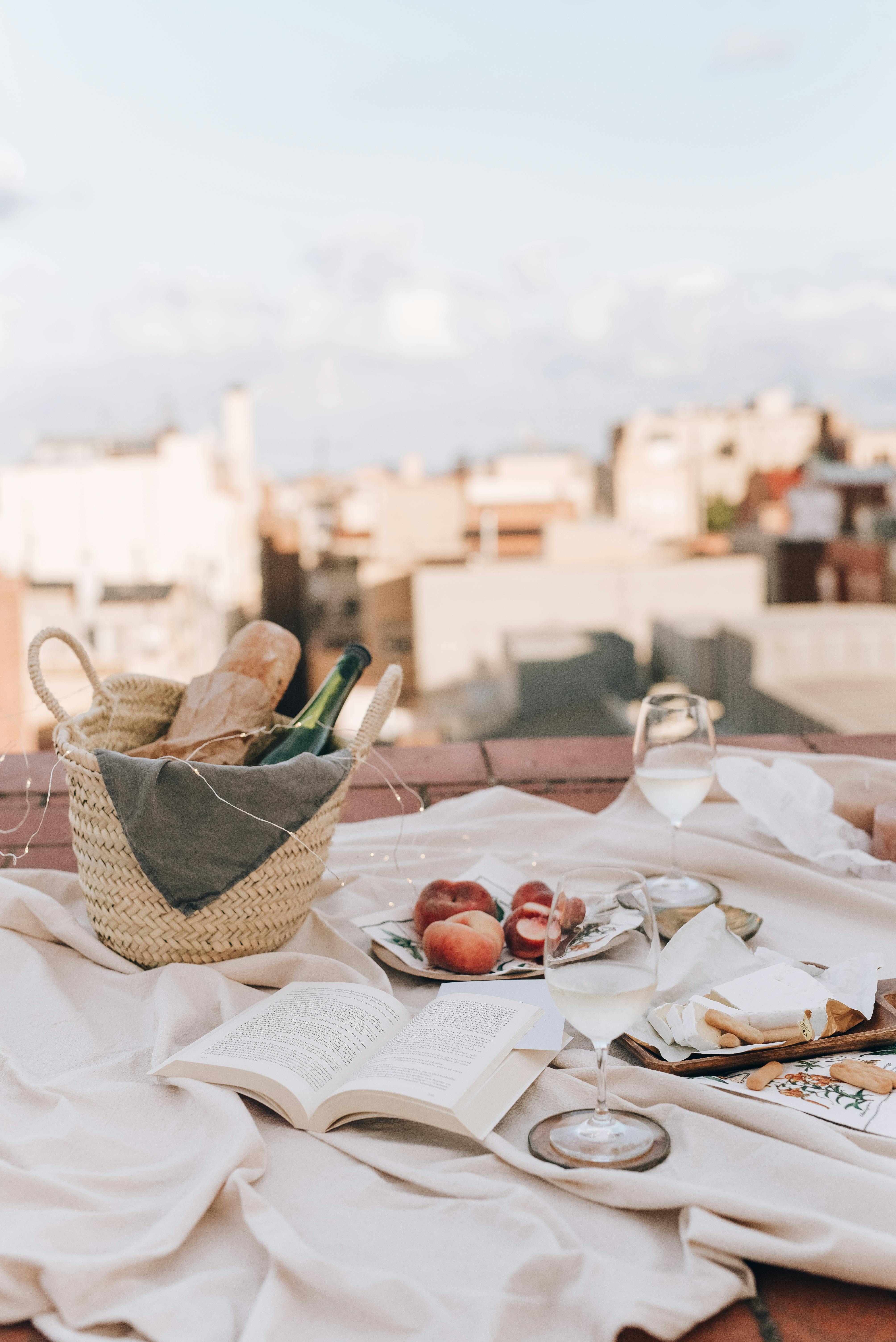 Lunch on the Roof · Free Stock Photo