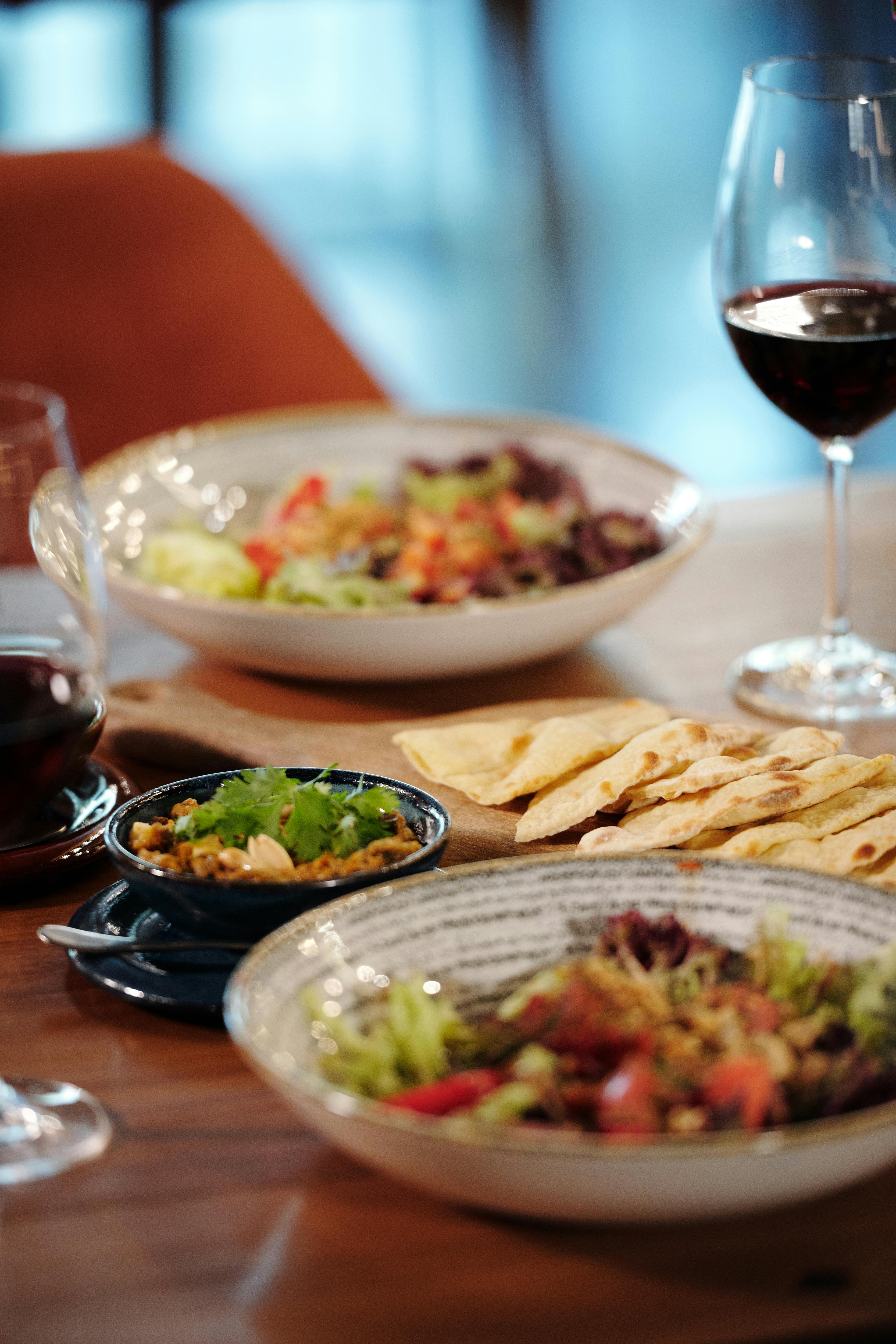 Dinnerware on Table · Free Stock Photo