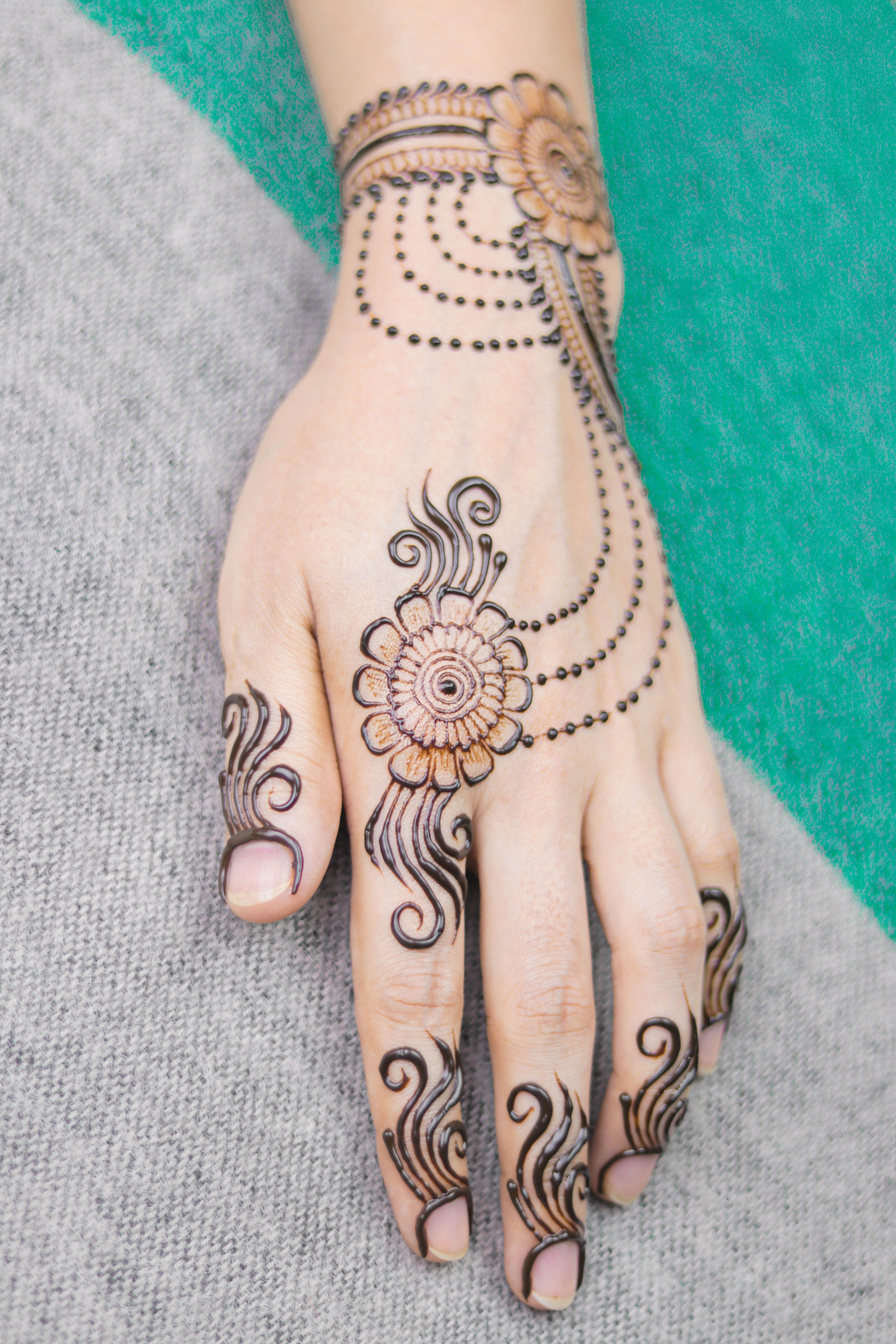Mehndi Tattoo Photos, Download The BEST Free Mehndi Tattoo Stock Photos ...