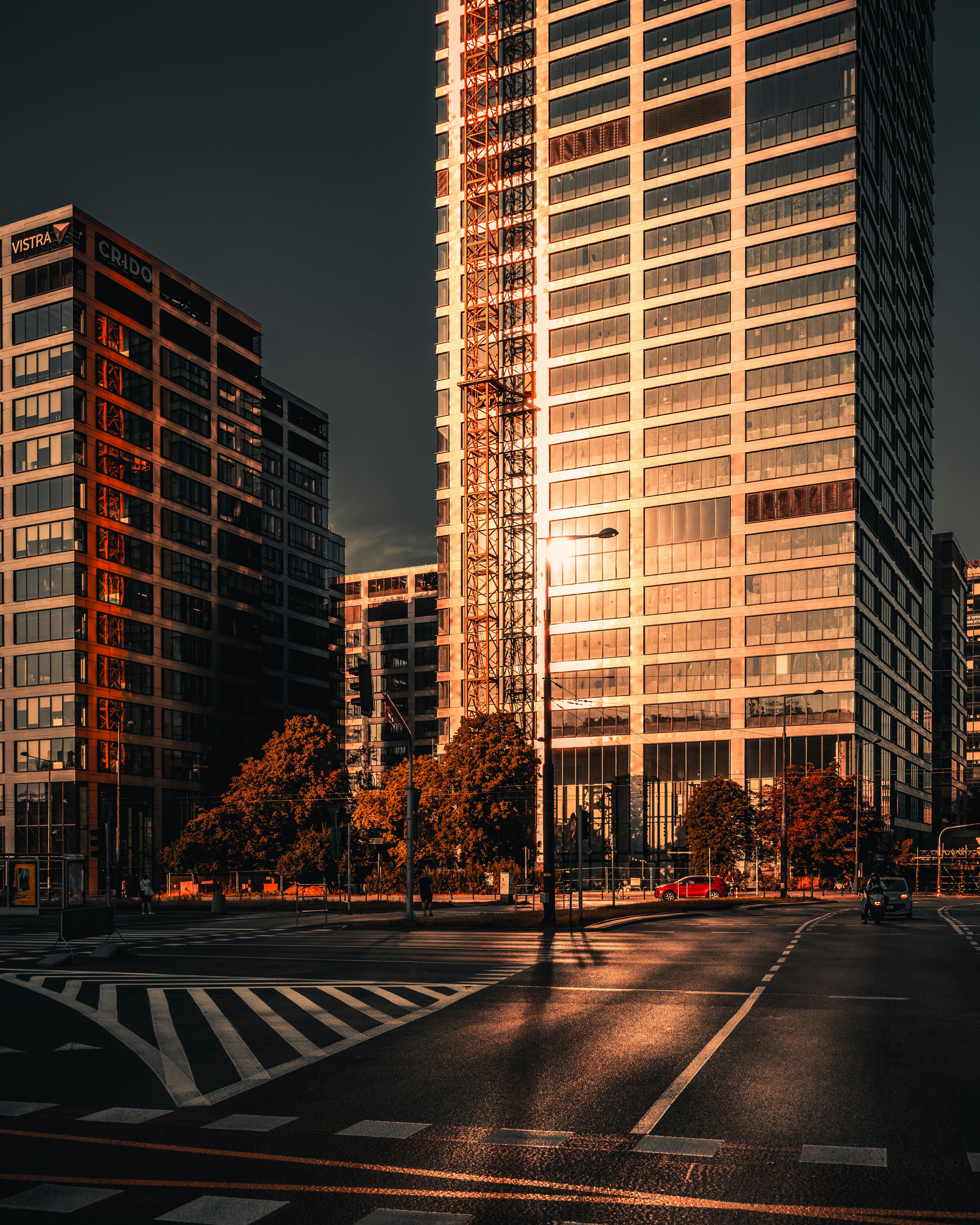Building Near a Road · Free Stock Photo