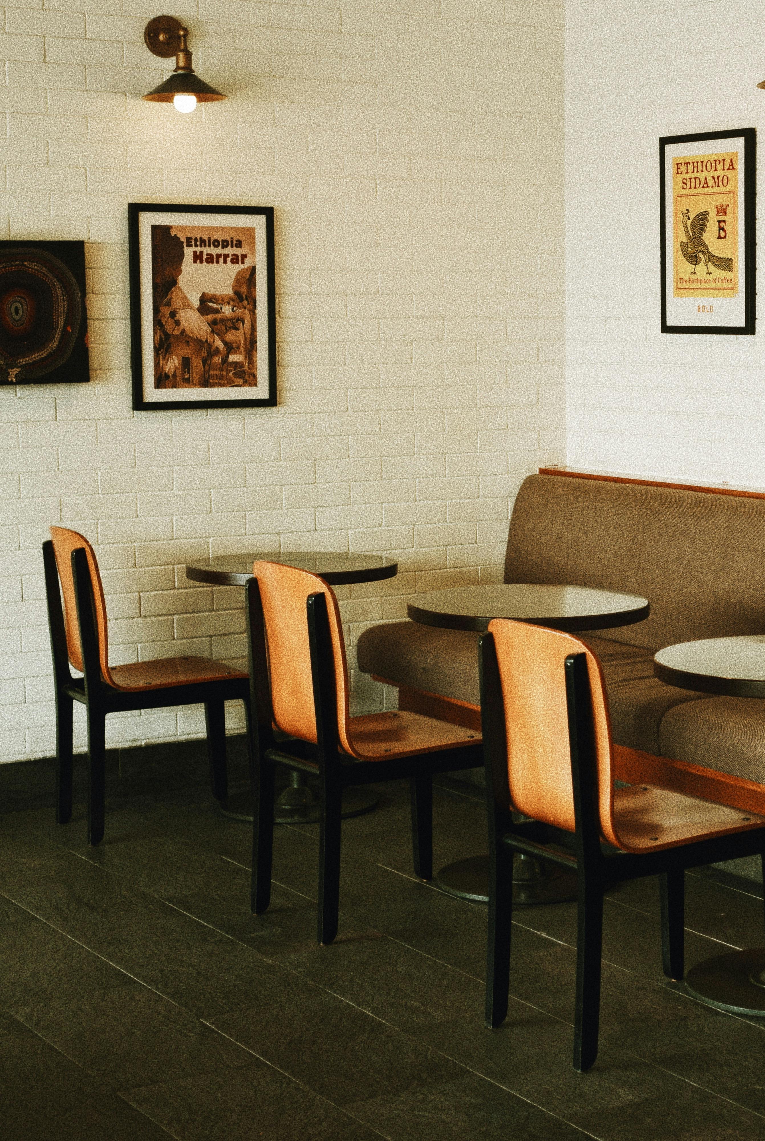 Empty Seats at a Restaurant · Free Stock Photo