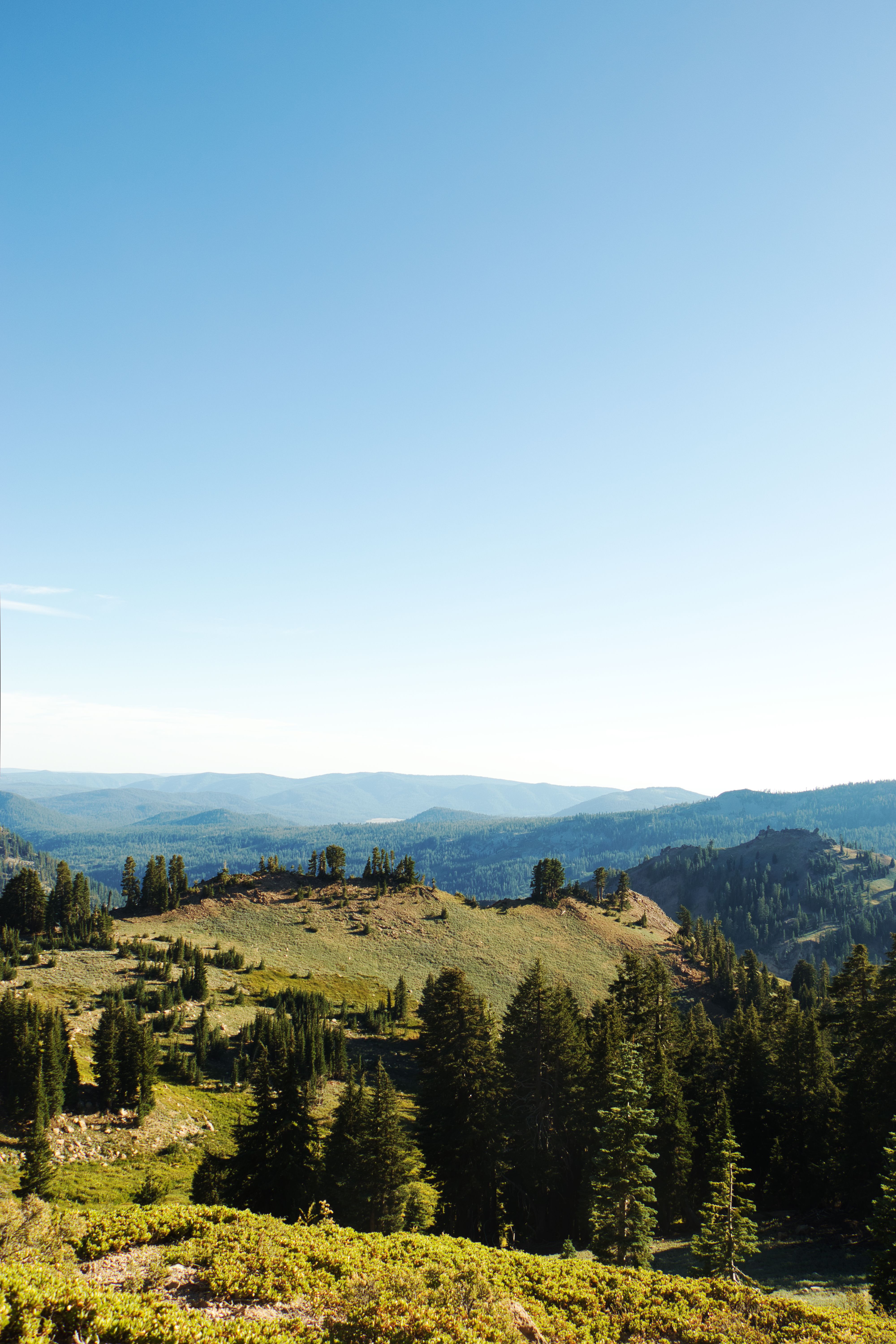 Green hilly valley with lush vegetation on cloudy day · Free Stock Photo