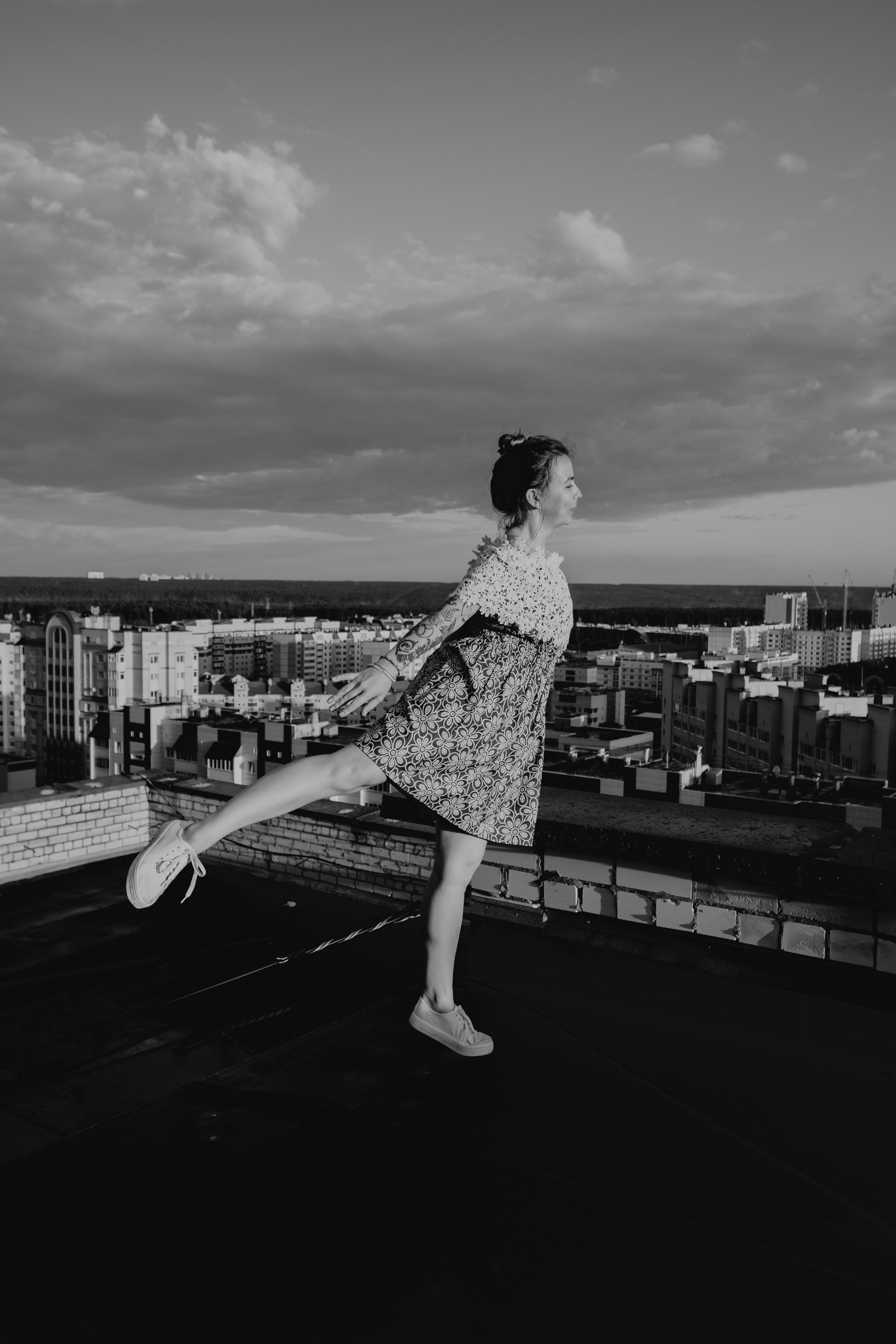 Fashion Woman Model Standing on Roof · Free Stock Photo