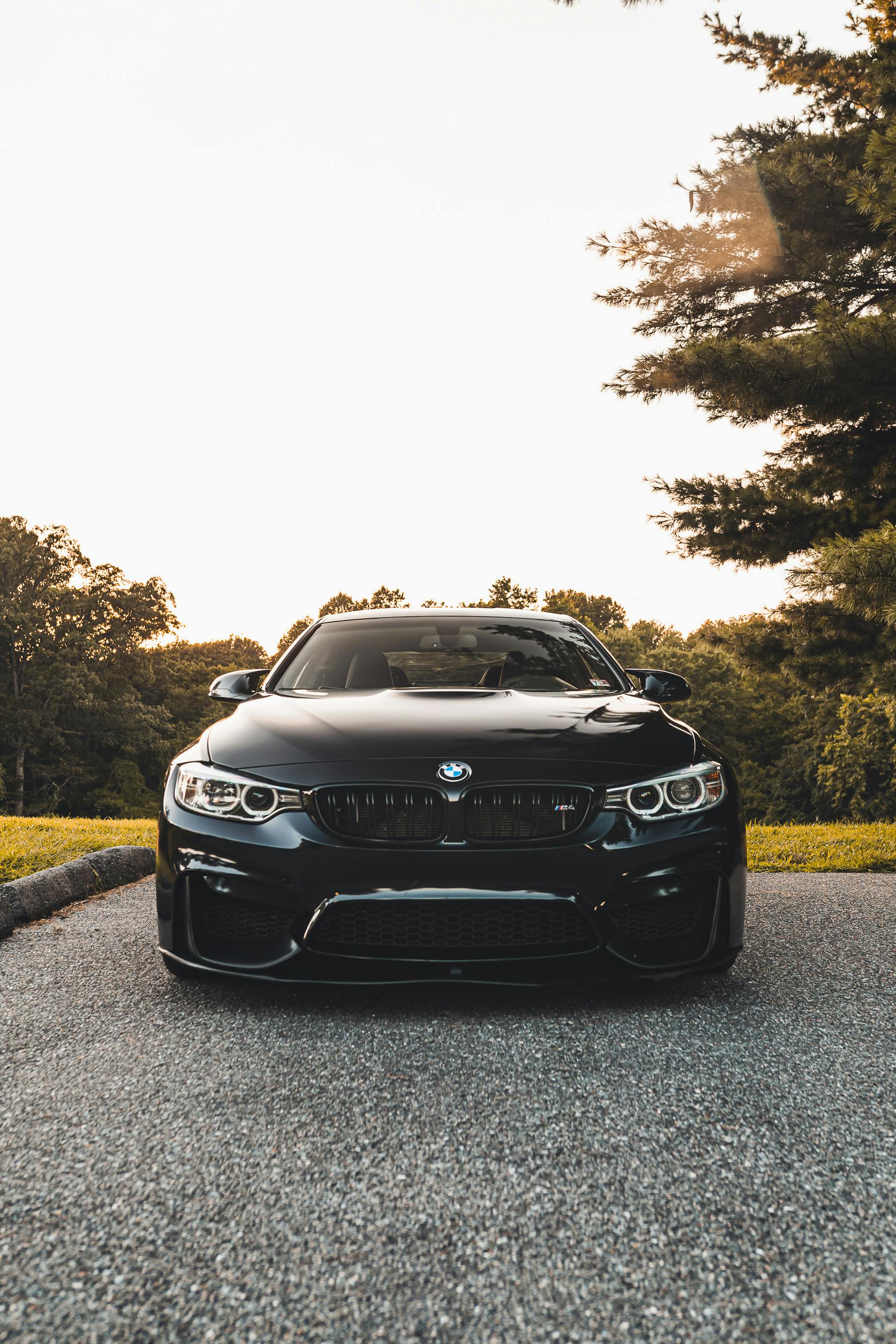 Side View Photography of Car During Dawn · Free Stock Photo