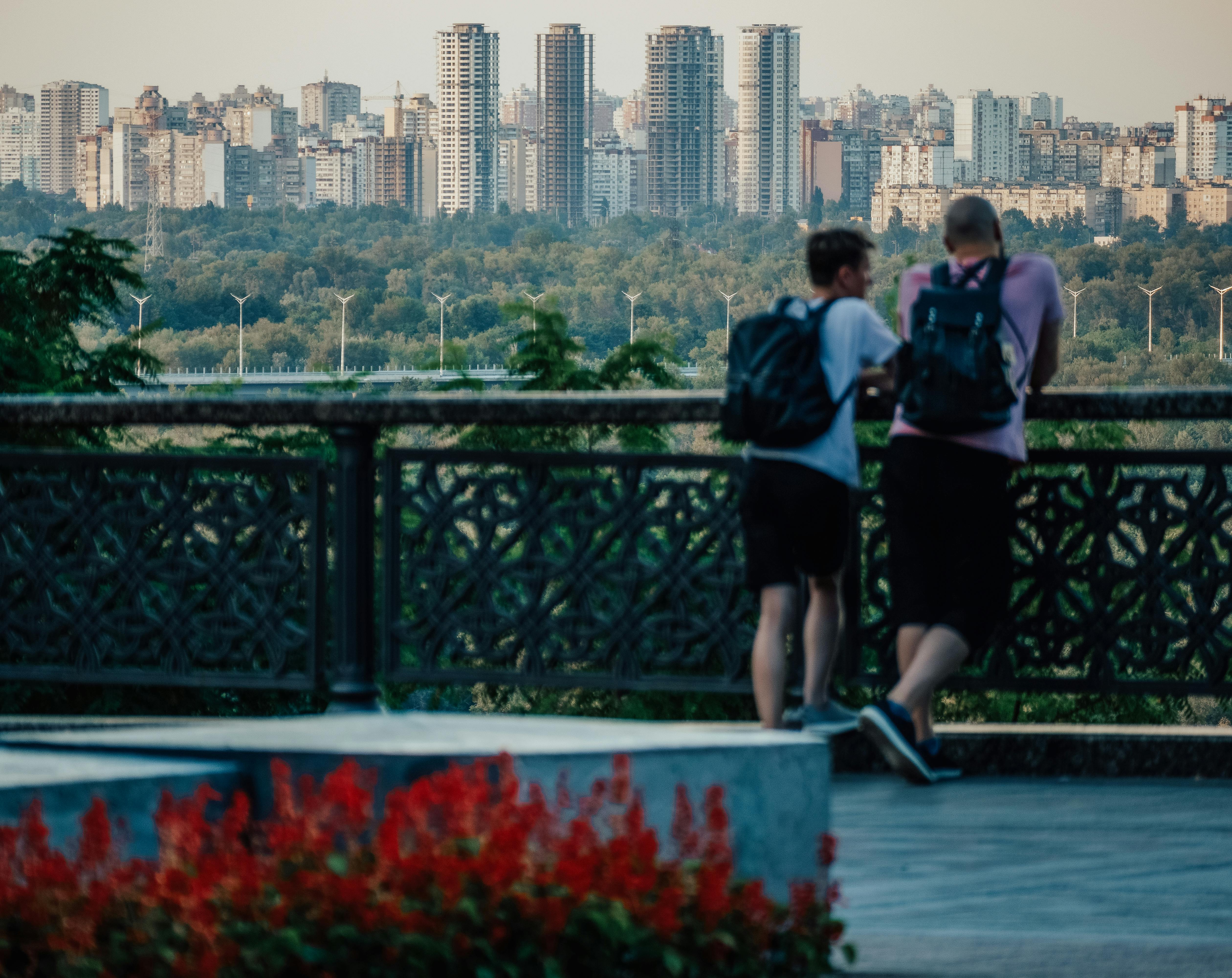 People on View Point in City · Free Stock Photo