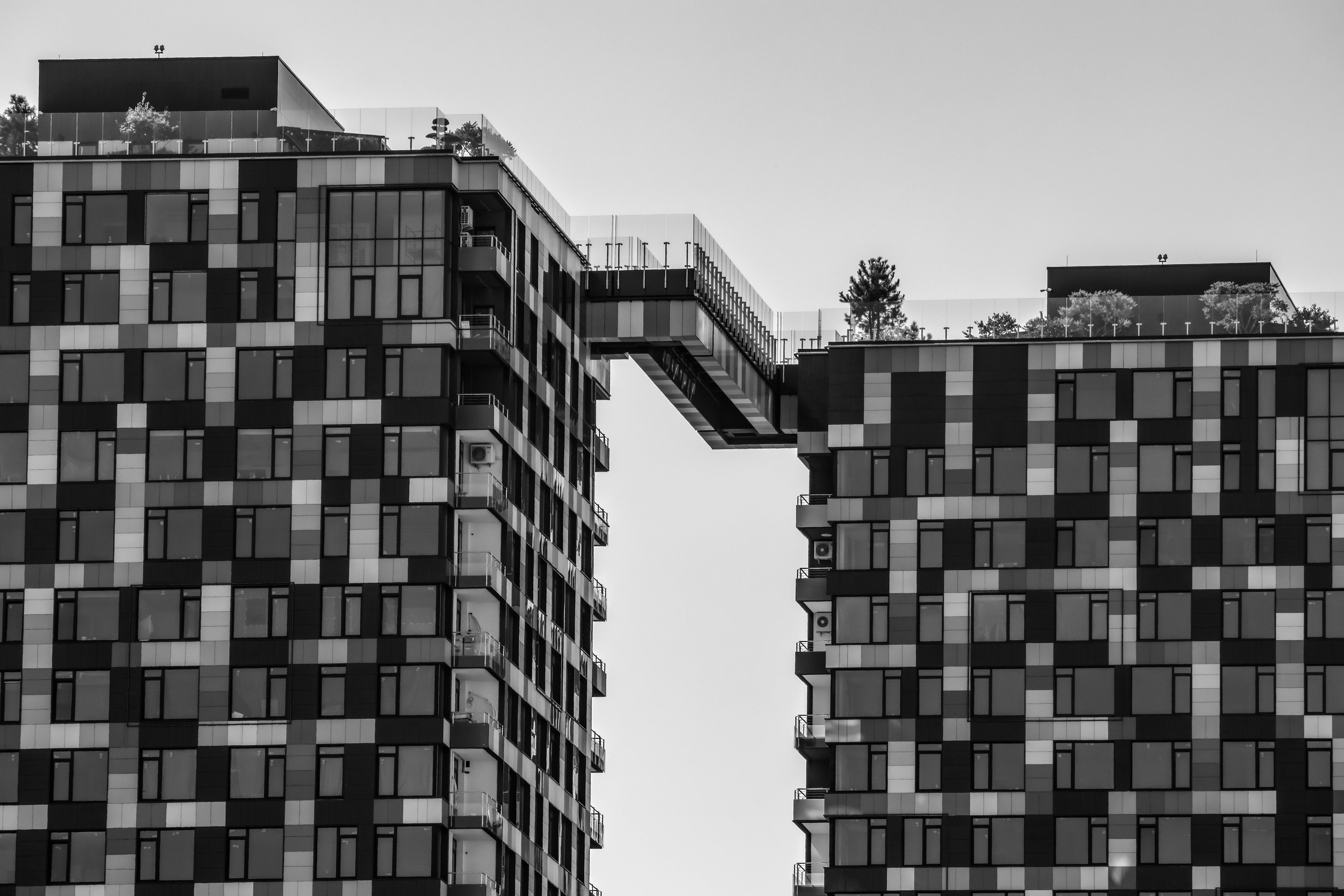 Connected Buildings in City · Free Stock Photo