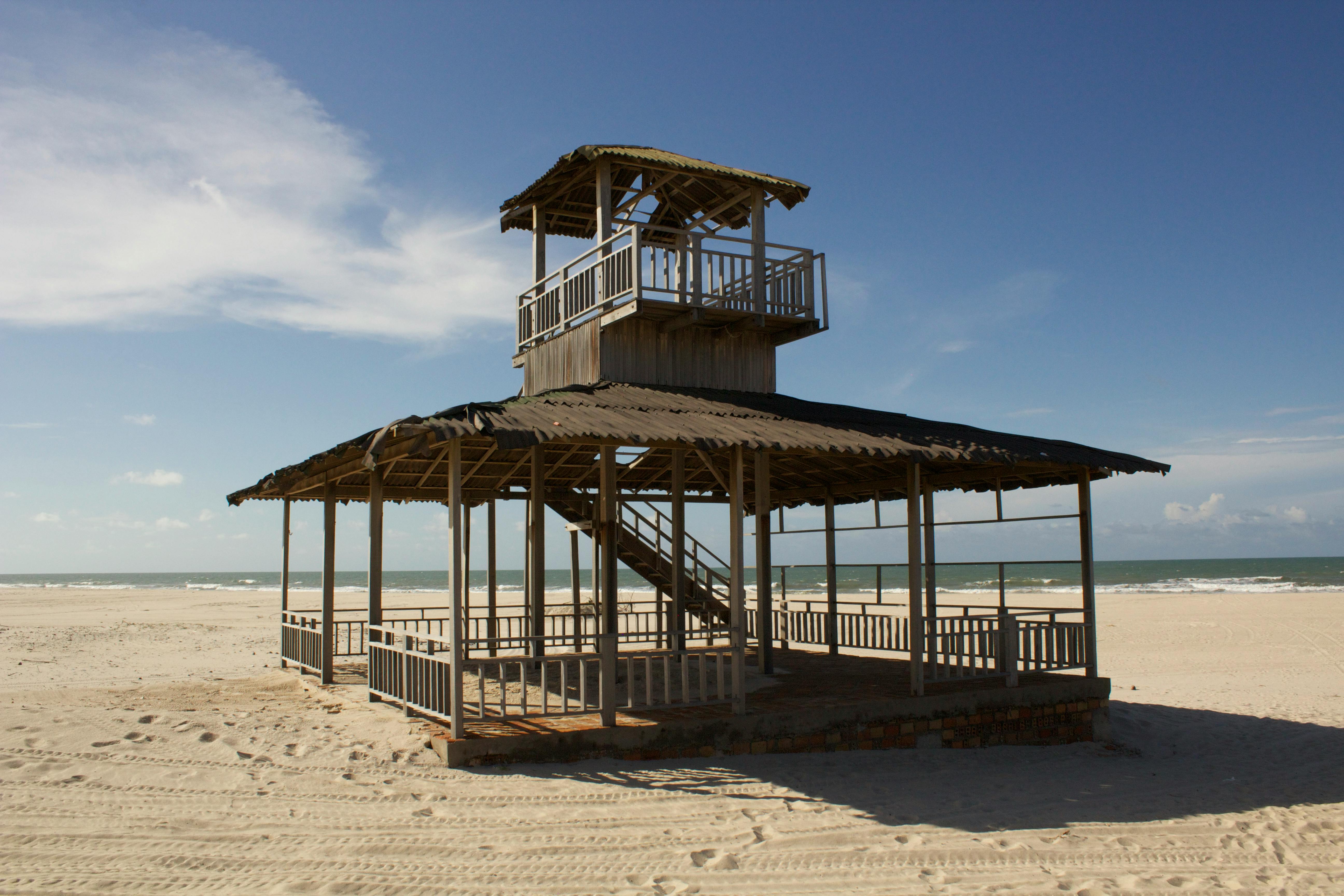 Building on Beach · Free Stock Photo