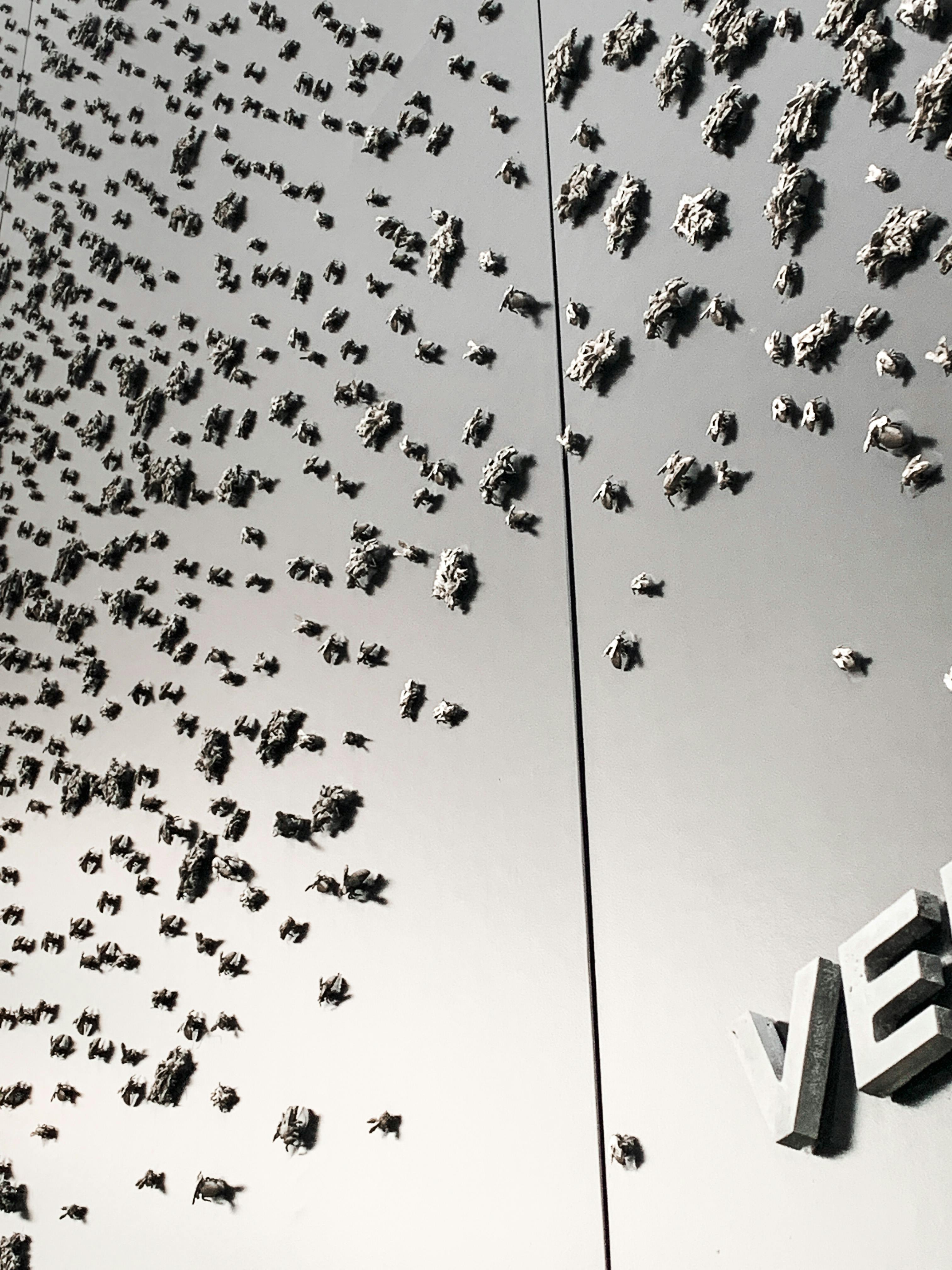 Gray wall with sharp decorative objects · Free Stock Photo