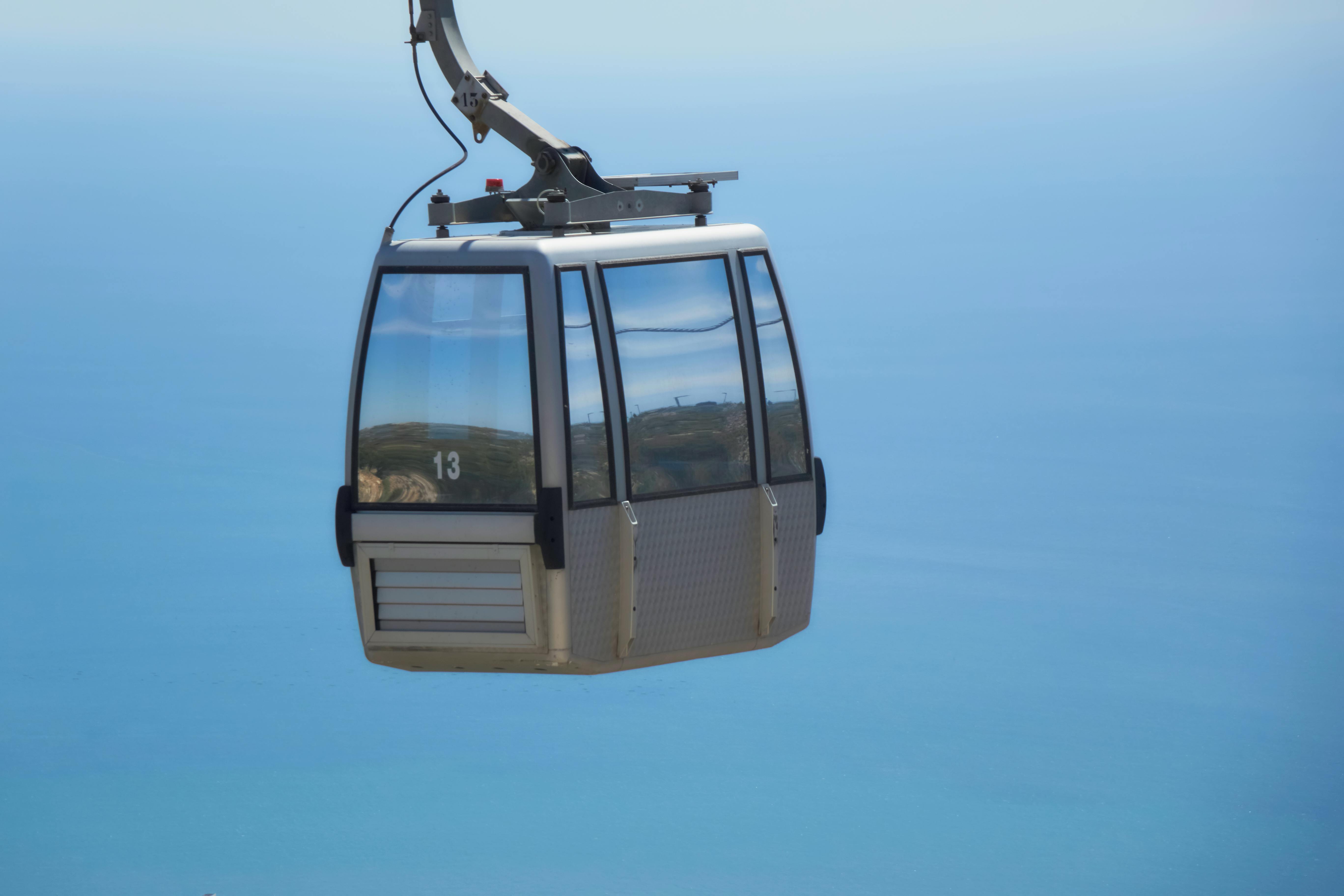 White and Black Cable Car Under Blue Sky · Free Stock Photo