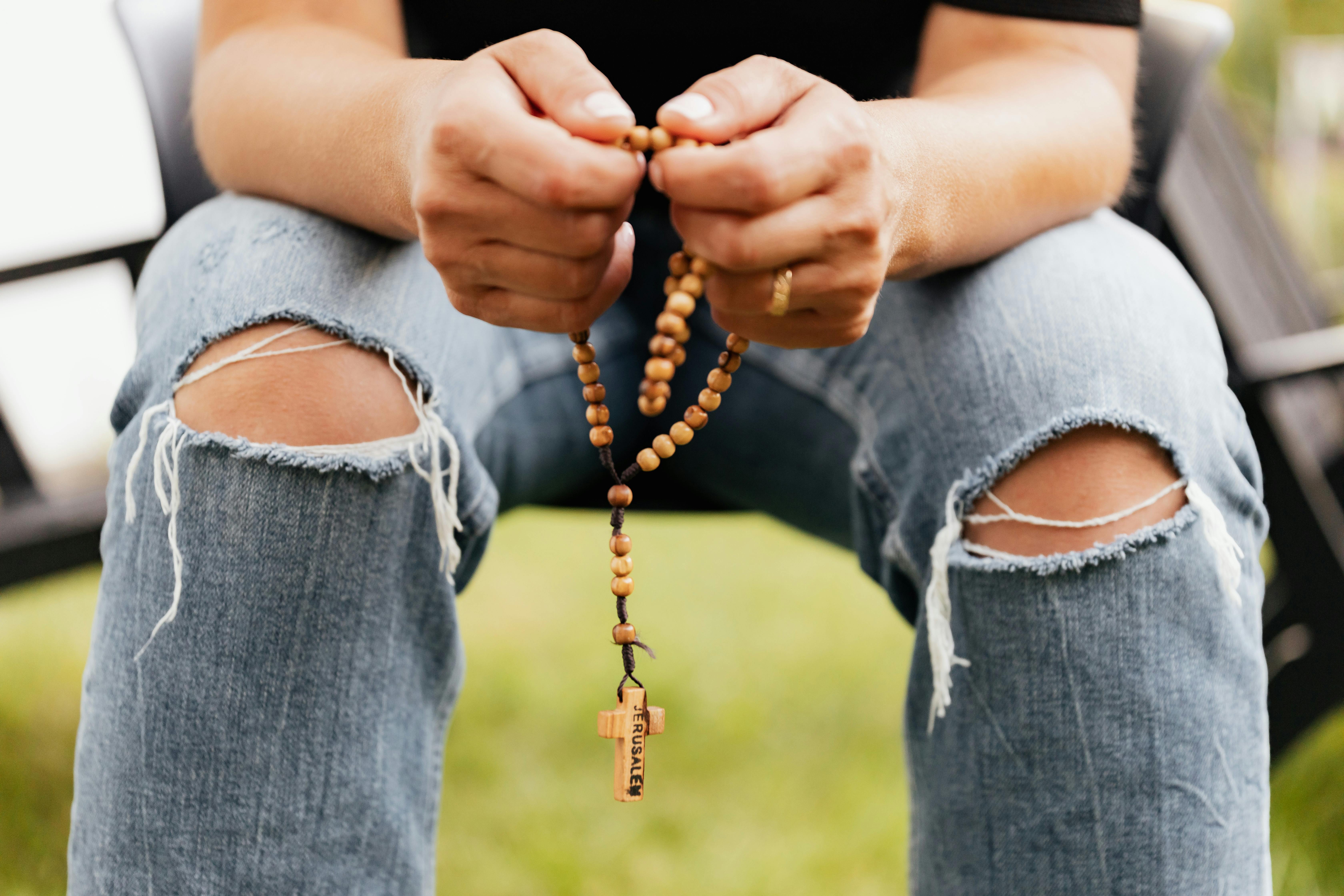 Close-Up Shot of a Person Holding a Rosary · Free Stock Photo