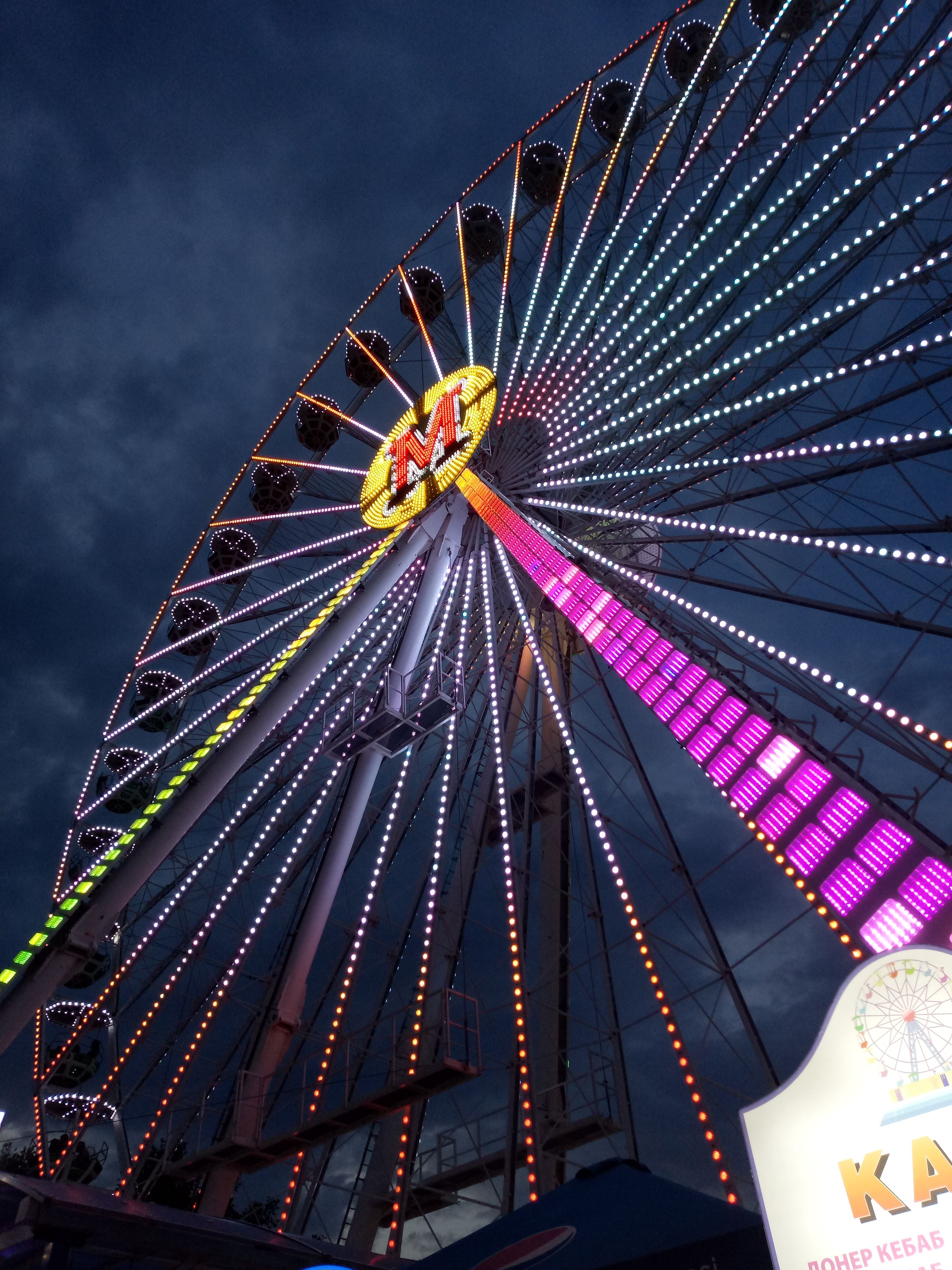 Low Angle Shot of a Ferris Wheel · Free Stock Photo