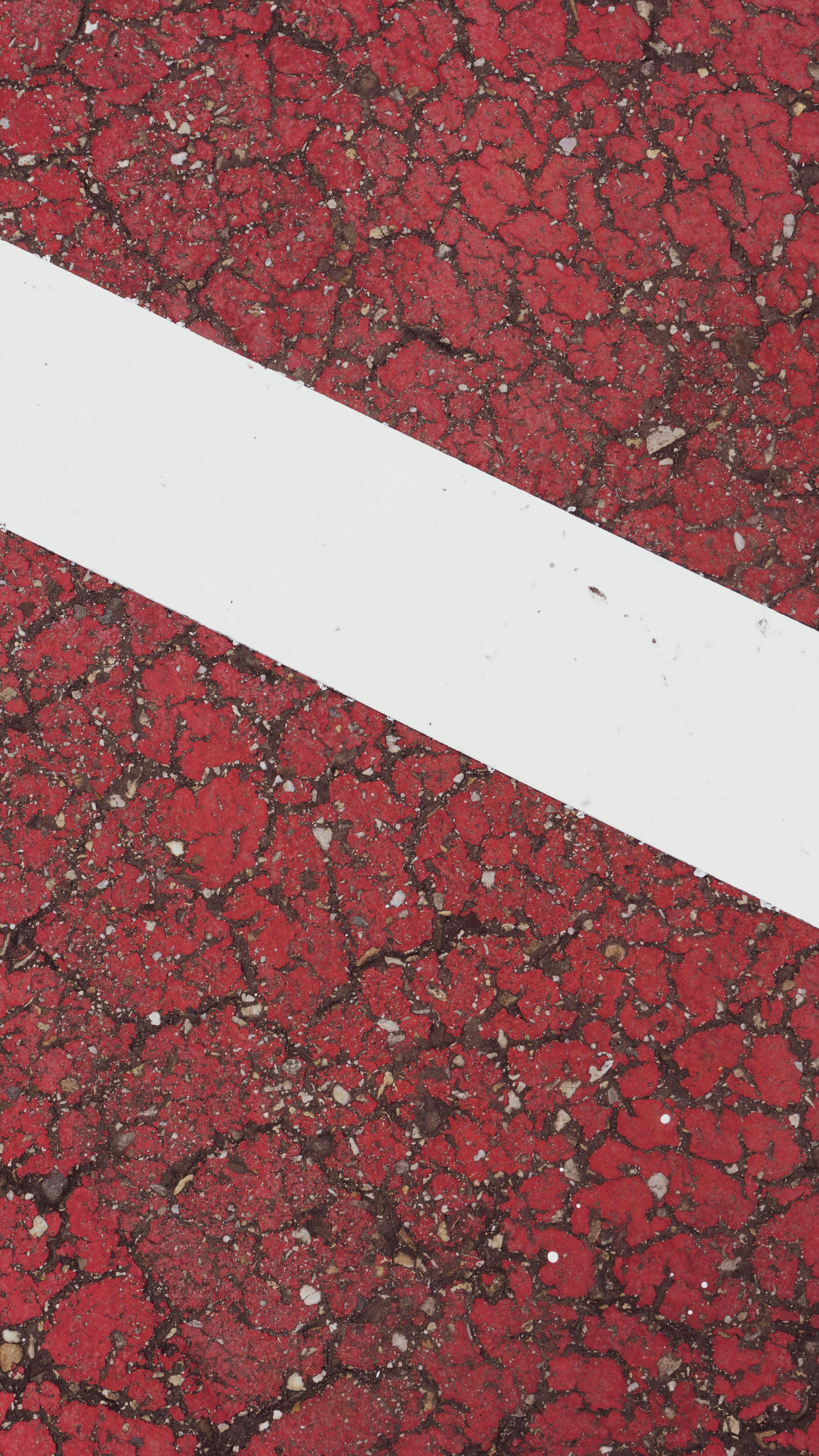 White Lines on the Ground · Free Stock Photo